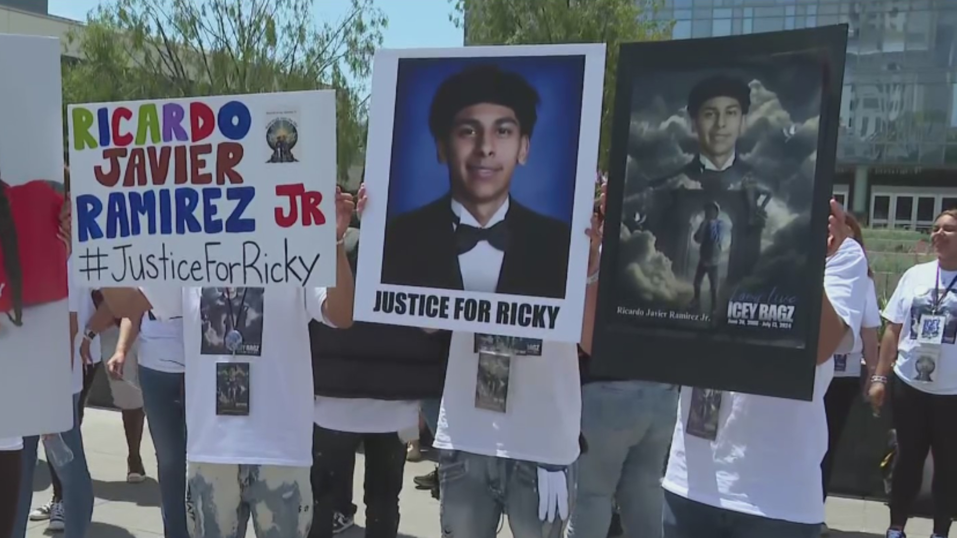 Muerte de Ricky Ramírez: familia demanda a LAPD por su asesinato | Video | Univision 34 Los ...