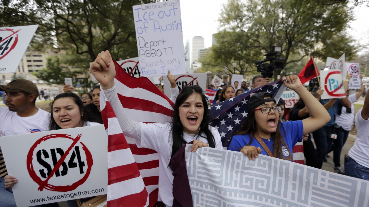 Denuncian que la nueva ley SB4 de Texas es similar a la controversial ...