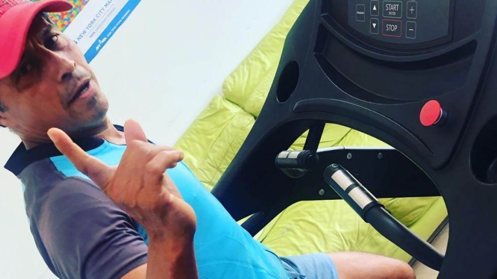 Germán Silva corre maratón en casa y honra a médicos y enfermeras ...