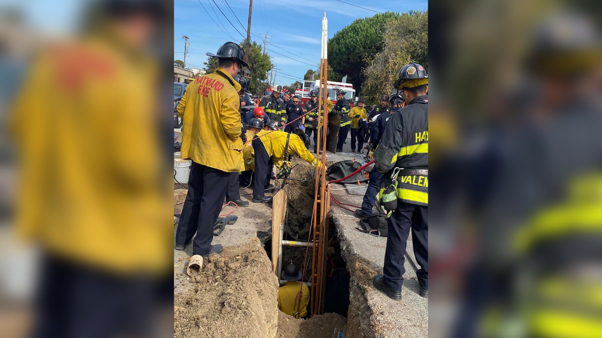 Así fue el rescate de una persona atrapada en una zanja | Video ...