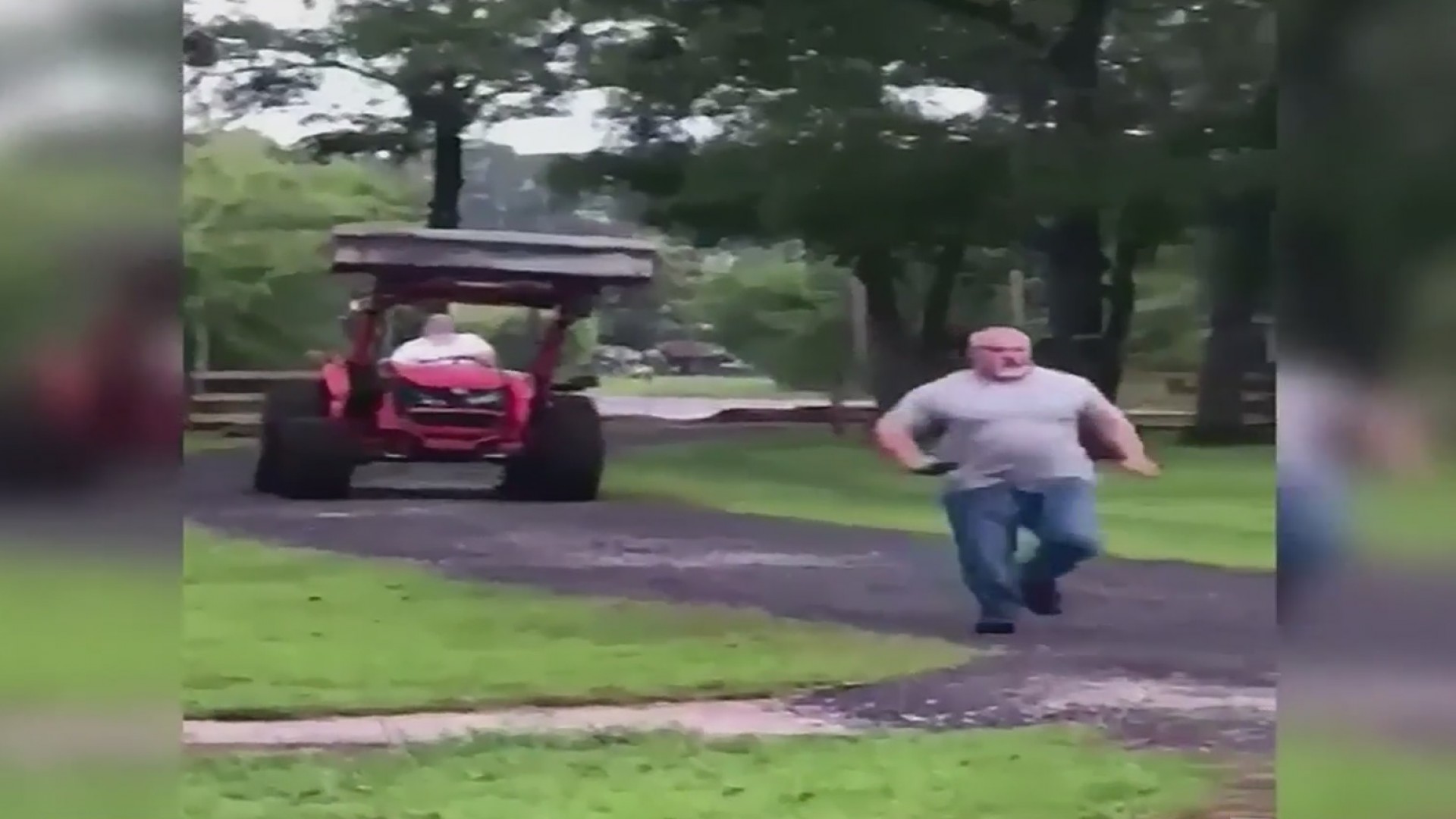 Sujeto persigue con su tractor a un vecino por una disputa sobre sus ...