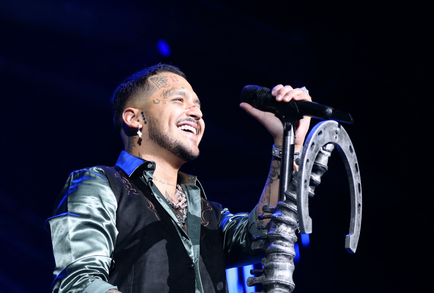 ¿Christian Nodal estrenará álbum? Los misteriosos mensajes de Instagram | Shows Bandamax ...