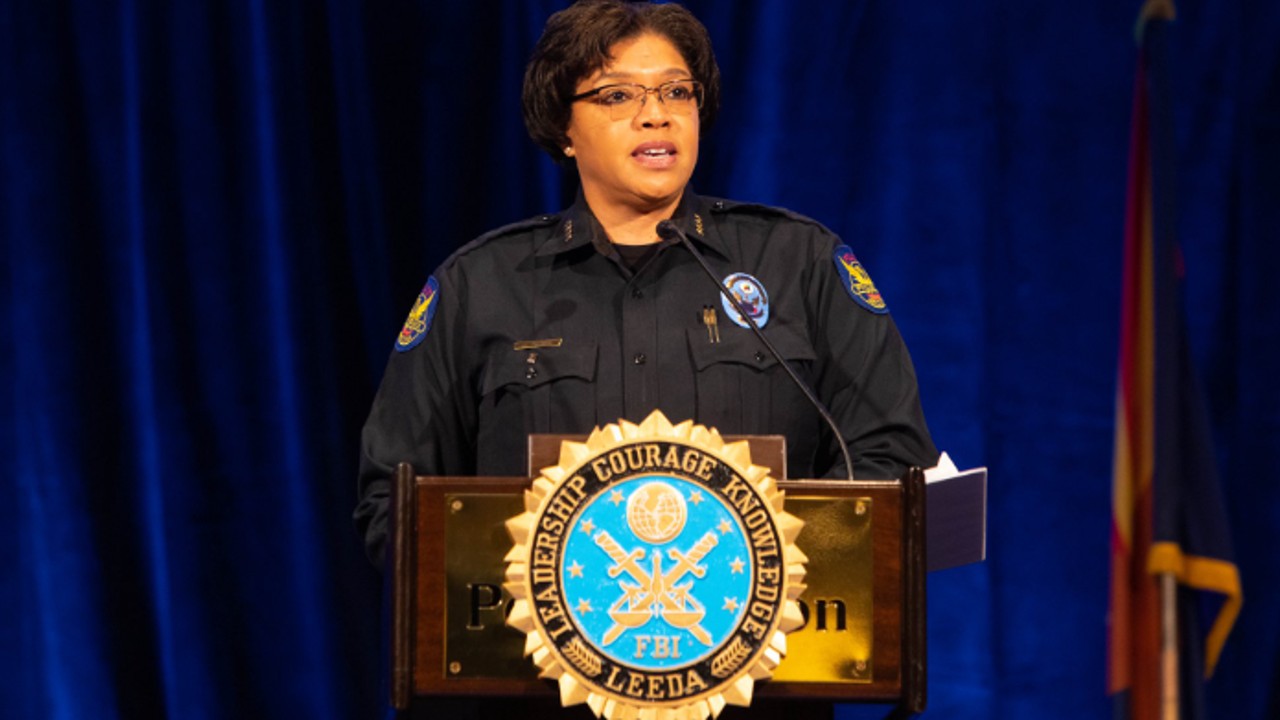 Jeri Williams, jefa de la policía de Phoenix, anuncia su retiro ...