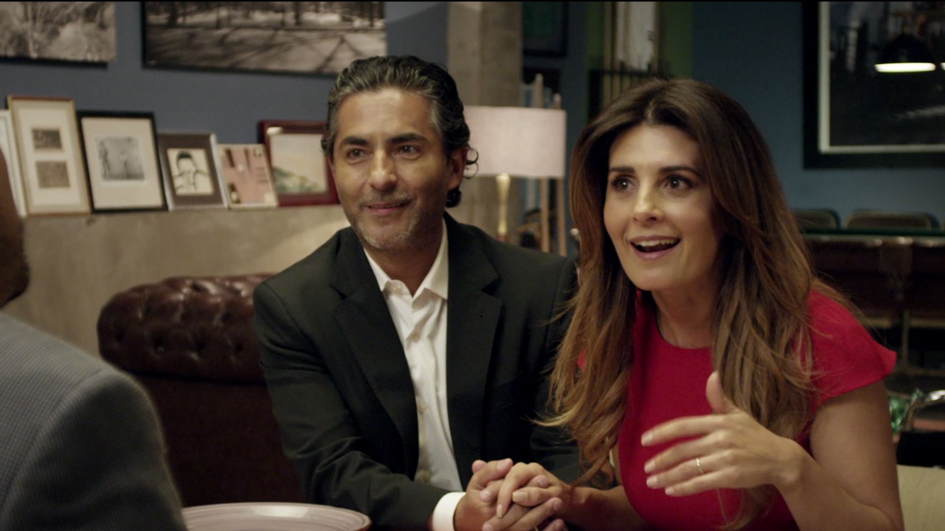 ¿Quieres ver el capítulo de 40 Y 20 donde participaron Mayrín Villanueva y Raúl Araiza? Velo ...