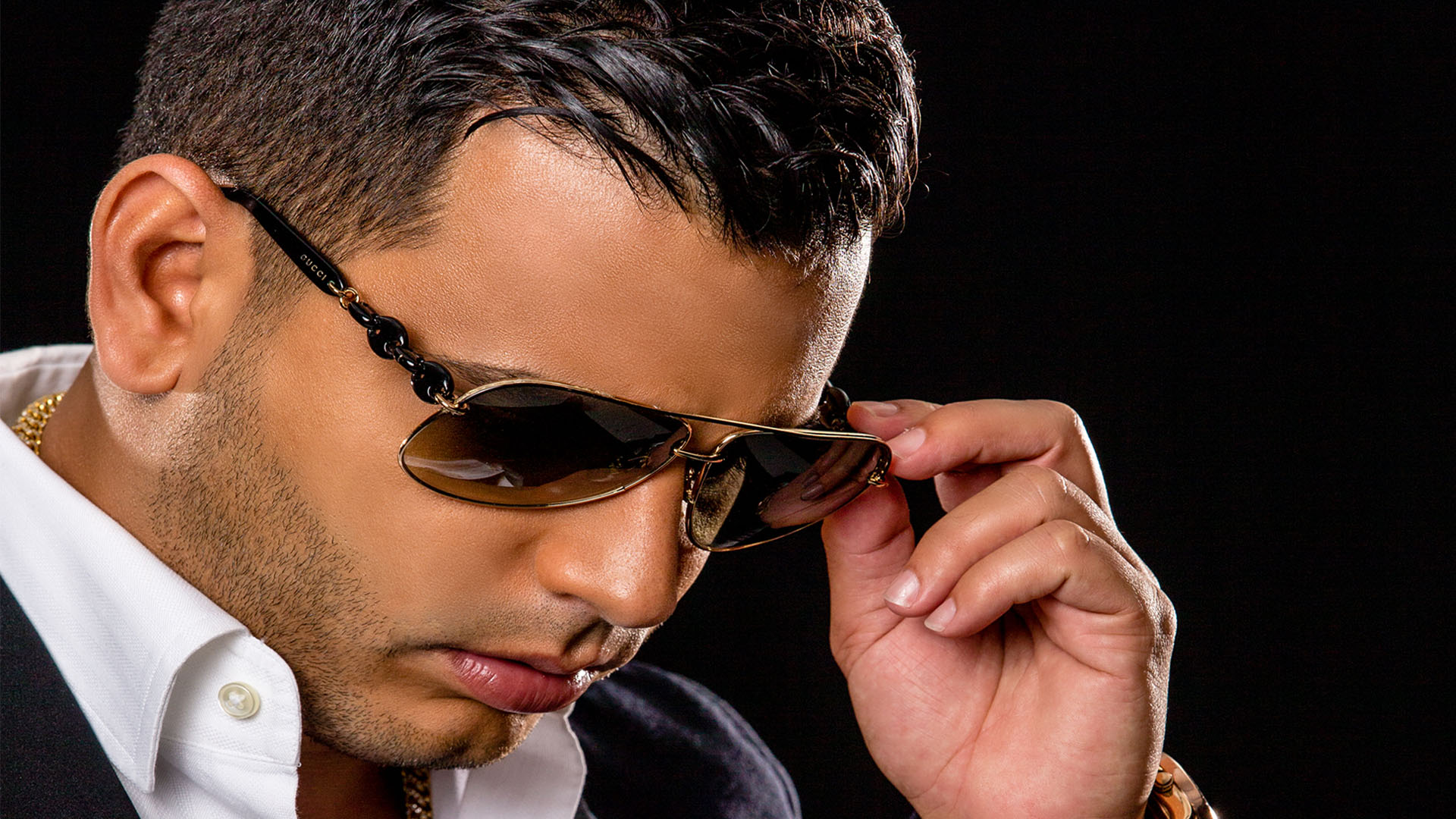 Disfruta del video 'Adicto a tus redes' de Tito El Bambino | Estaciones ...