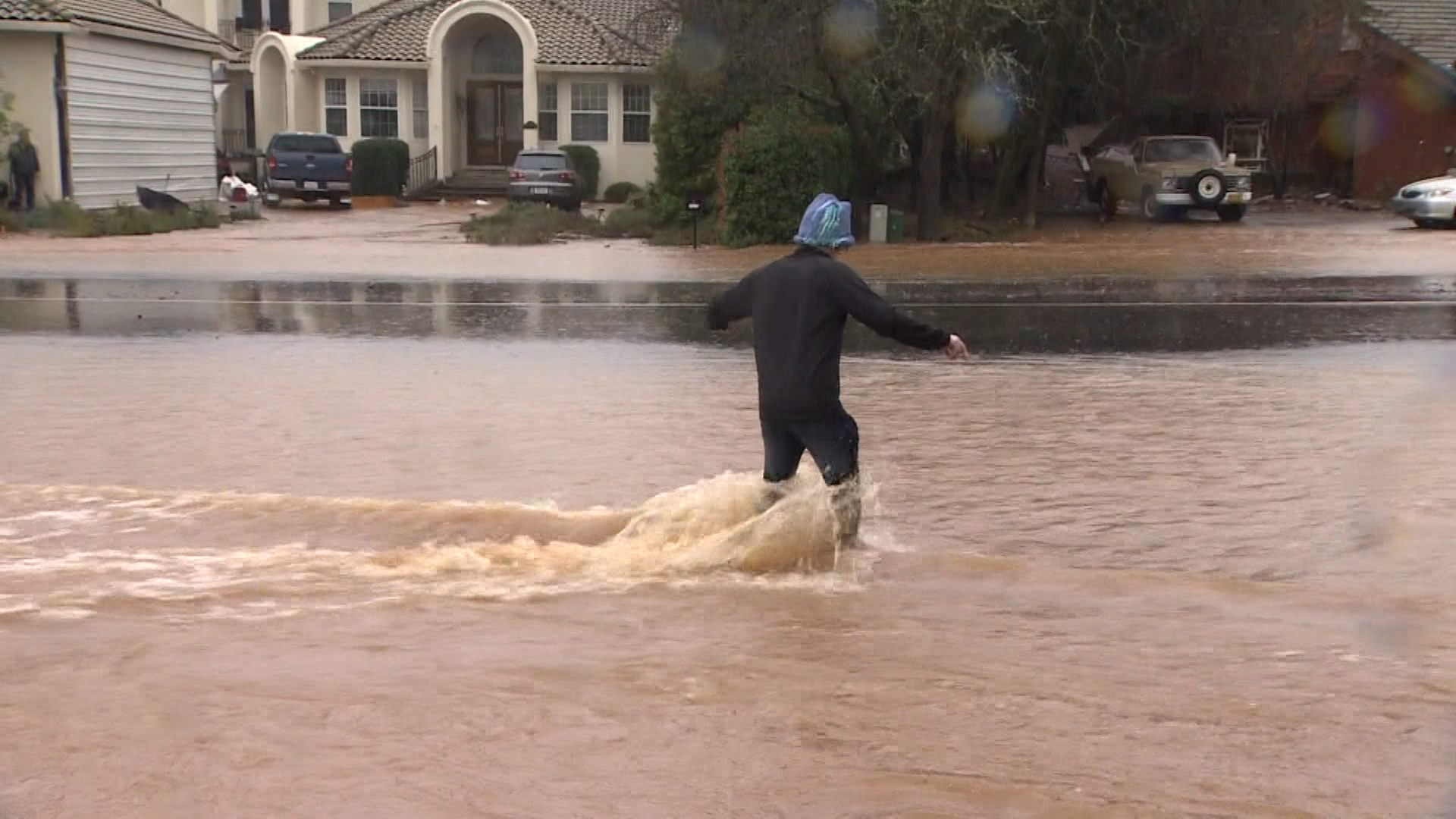 Tormenta provoca intensas inundaciones y deja a miles sin electricidad ...