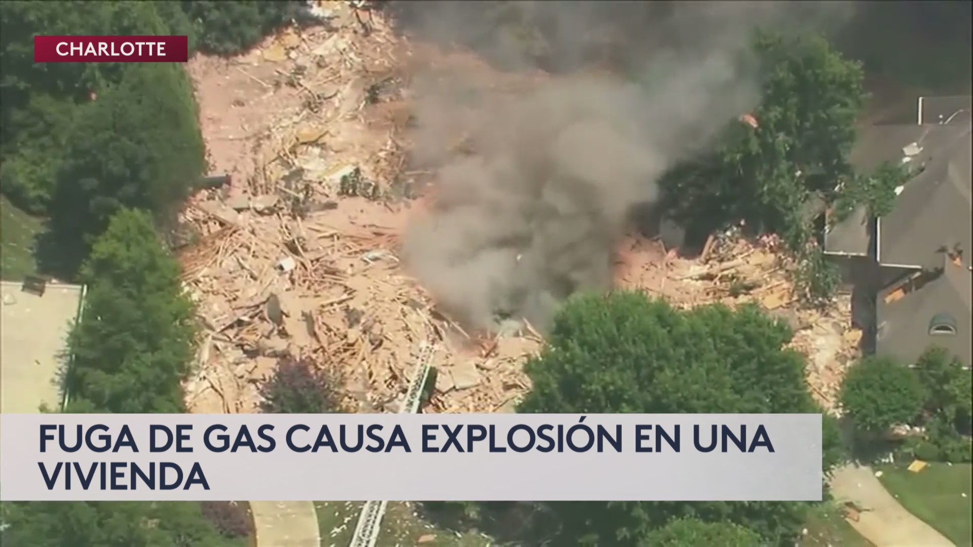 Fuga de gas causa explosión de una vivienda | Video | Univision 40 ...