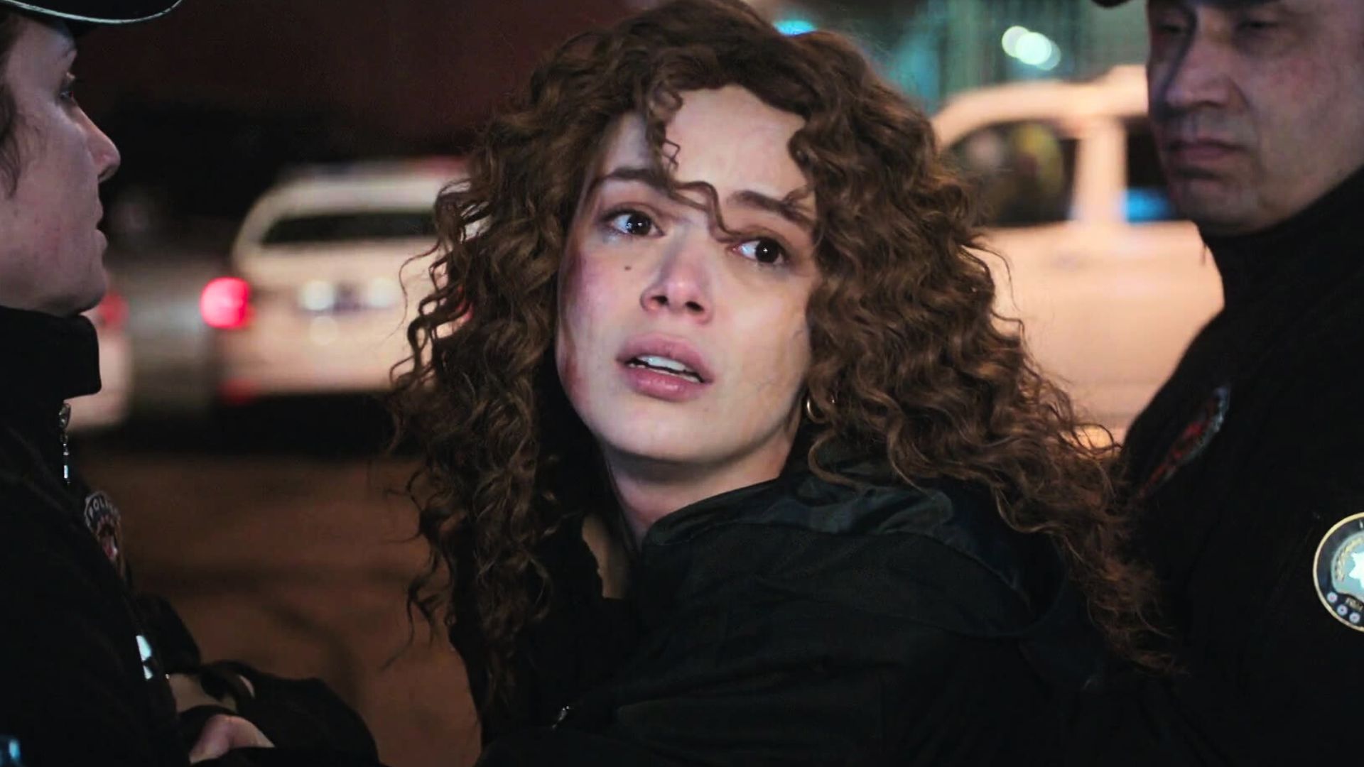 Şirin finalmente es arrestada por sus crímenes | Novelas Mujer | Univision