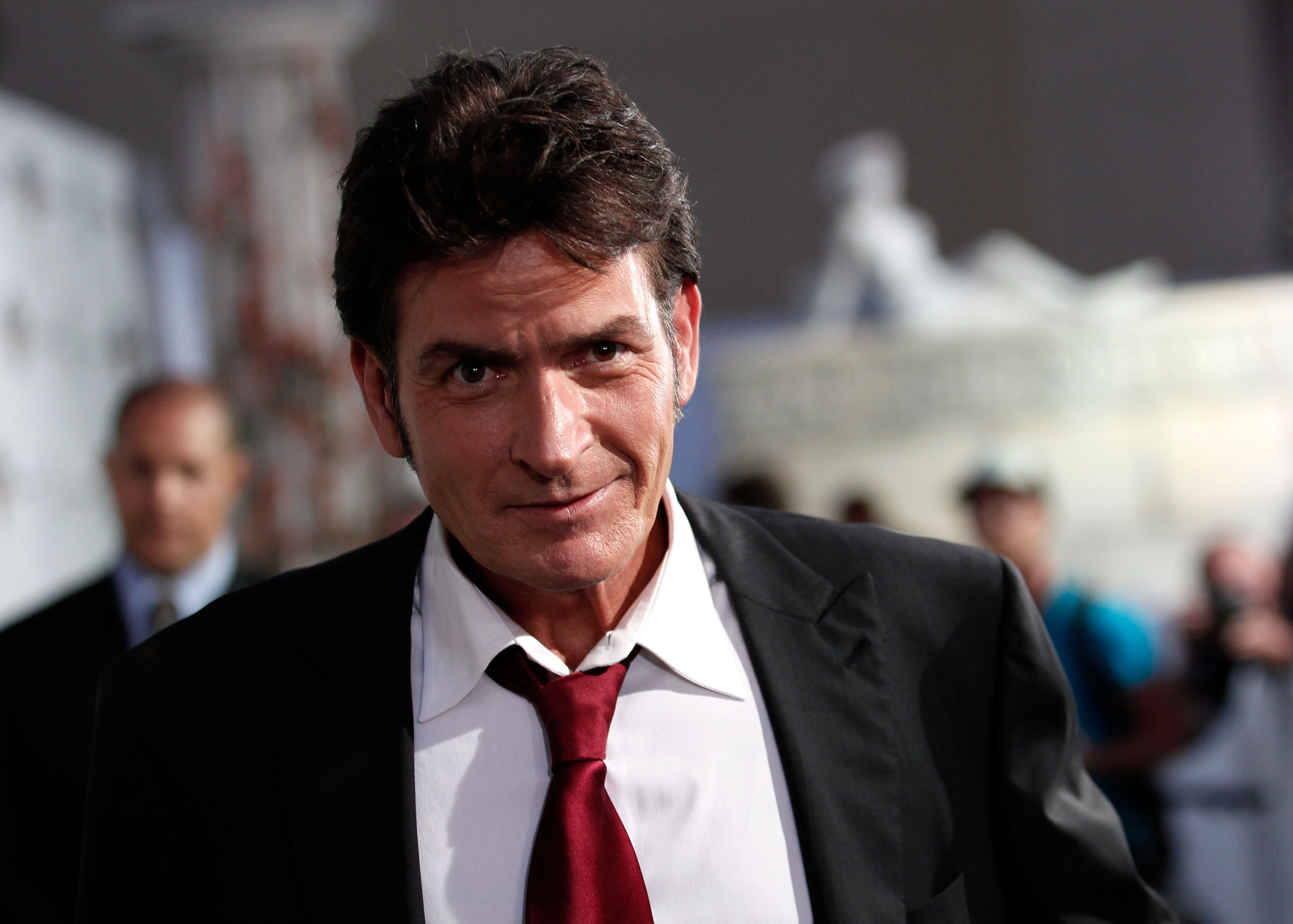 Detalles de la entrevista de Charlie Sheen | Univision Famosos | Univision