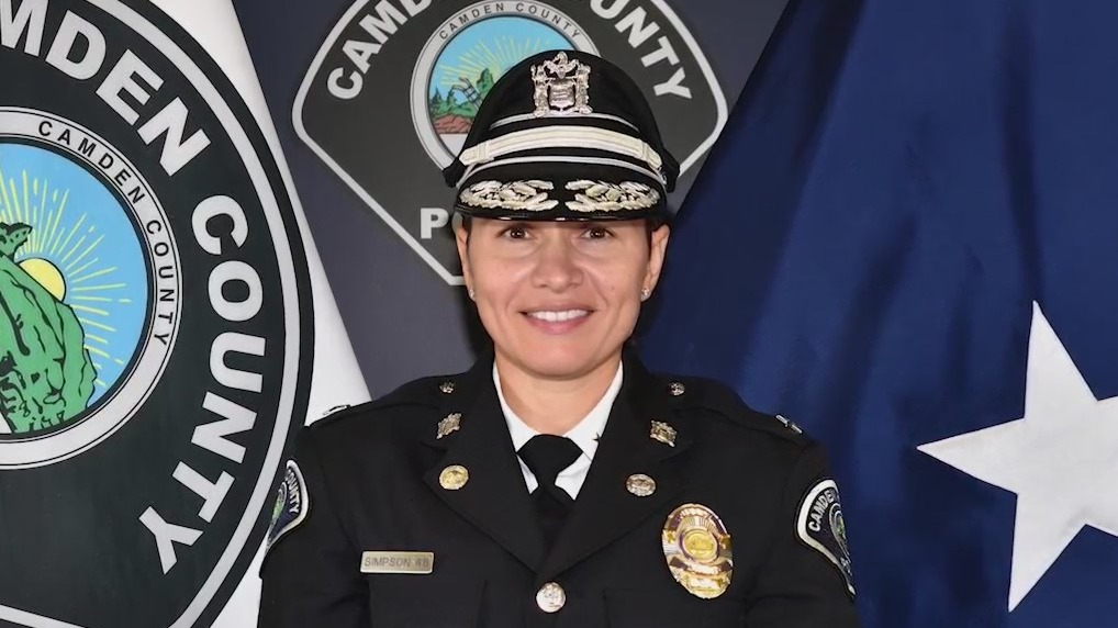 Janelle Simpson se convirtió en la primera mujer hispana en ser jefa ...