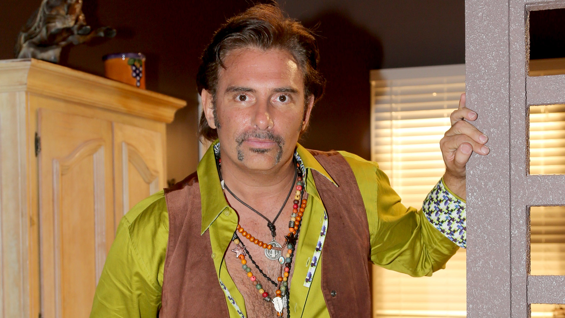 Harry Geithner le hará la vida imposible a Itati Cantoral | Shows ...