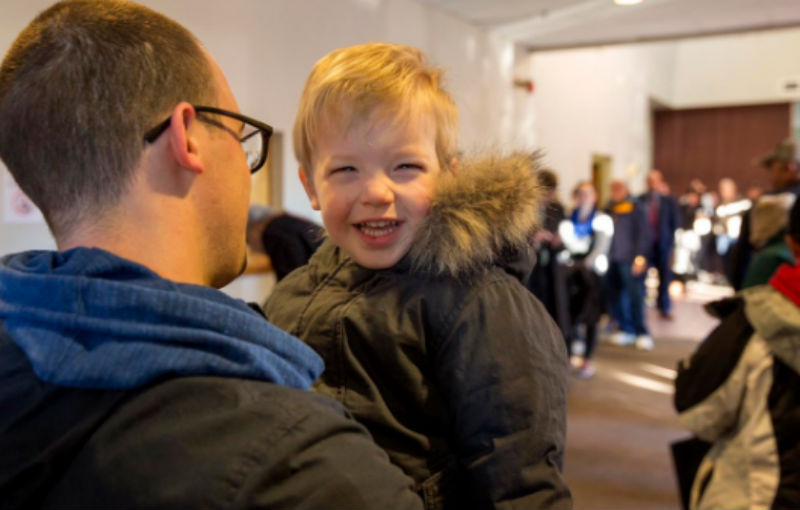 Padres comparten su emotiva experiencia de ir a votar acompañados de ...
