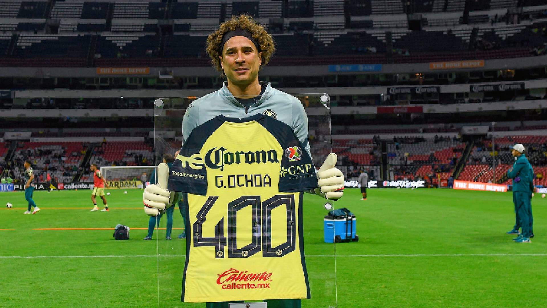 ¡Felices 400! Memo Ochoa recibe reconocimiento previo al duelo de ...
