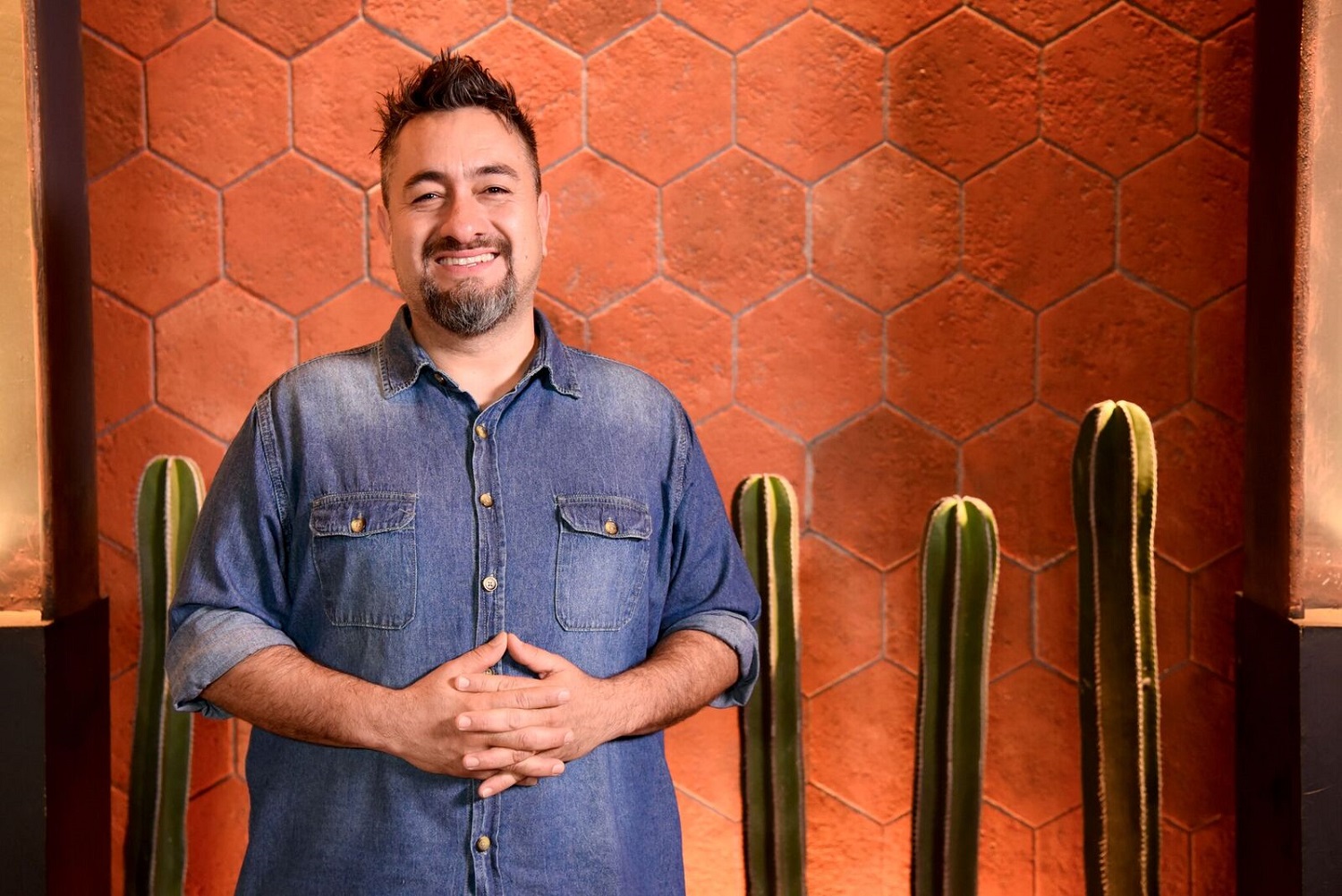 ¿Quién es Antonio De Livier? | Shows Familias Frente al Fuego | Las ...