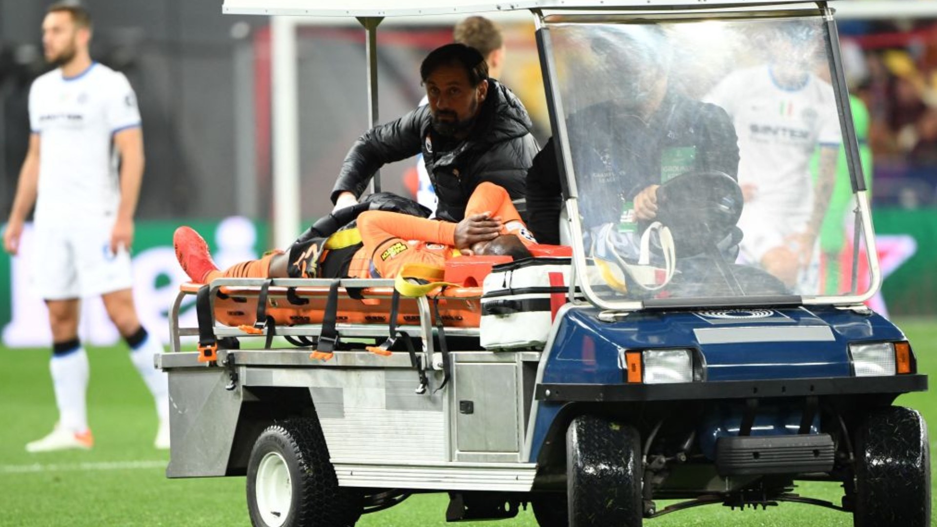 Terrible lesión de Lassina Traoré con Shakhtar ante Inter de Milán ...