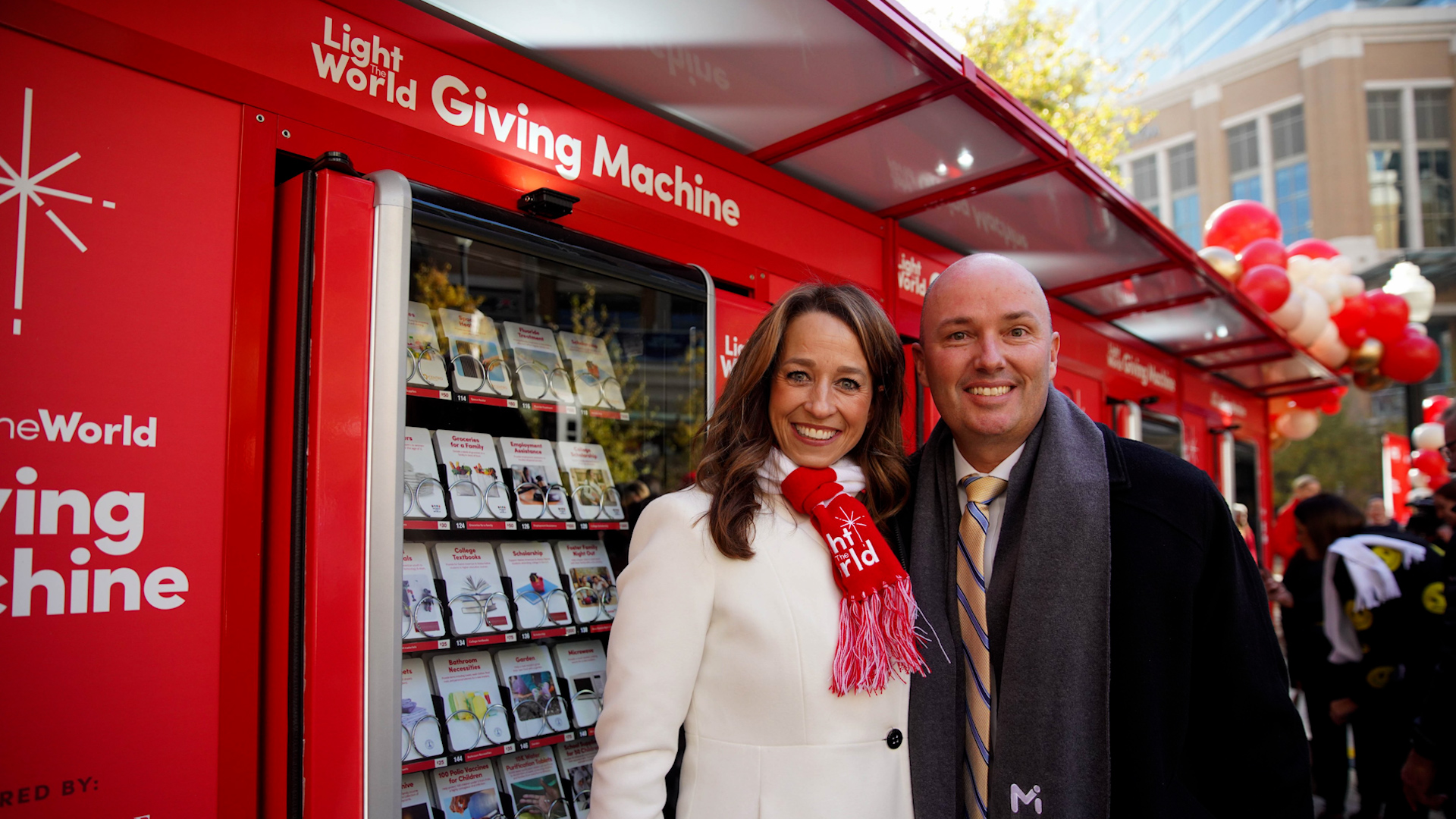 Inauguran tres Giving Machine en Salt Lake | Video | Univision Salt ...