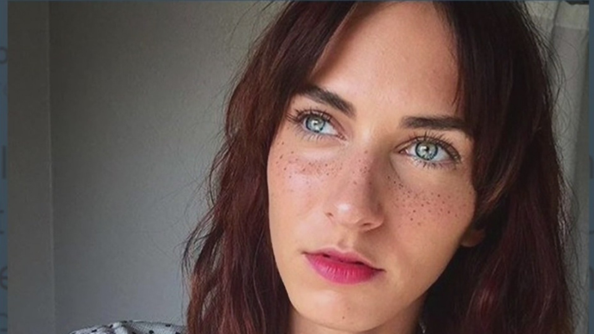 Pecas en la cara, naturales o artificiales, son la nueva tendencia de ...