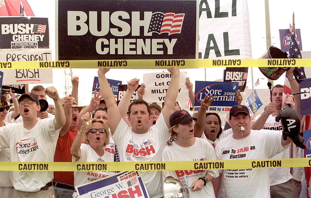 Trump yells "fraud!" and many remember those bitter elections of 2000 ...