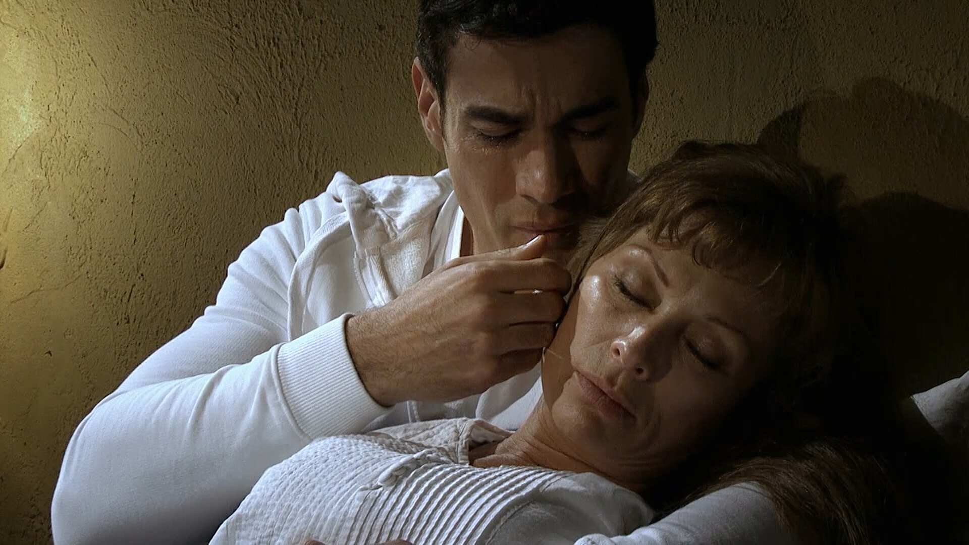 C3: Alicia muere en brazos de Iván | Shows La fuerza del destino | Las Estrellas