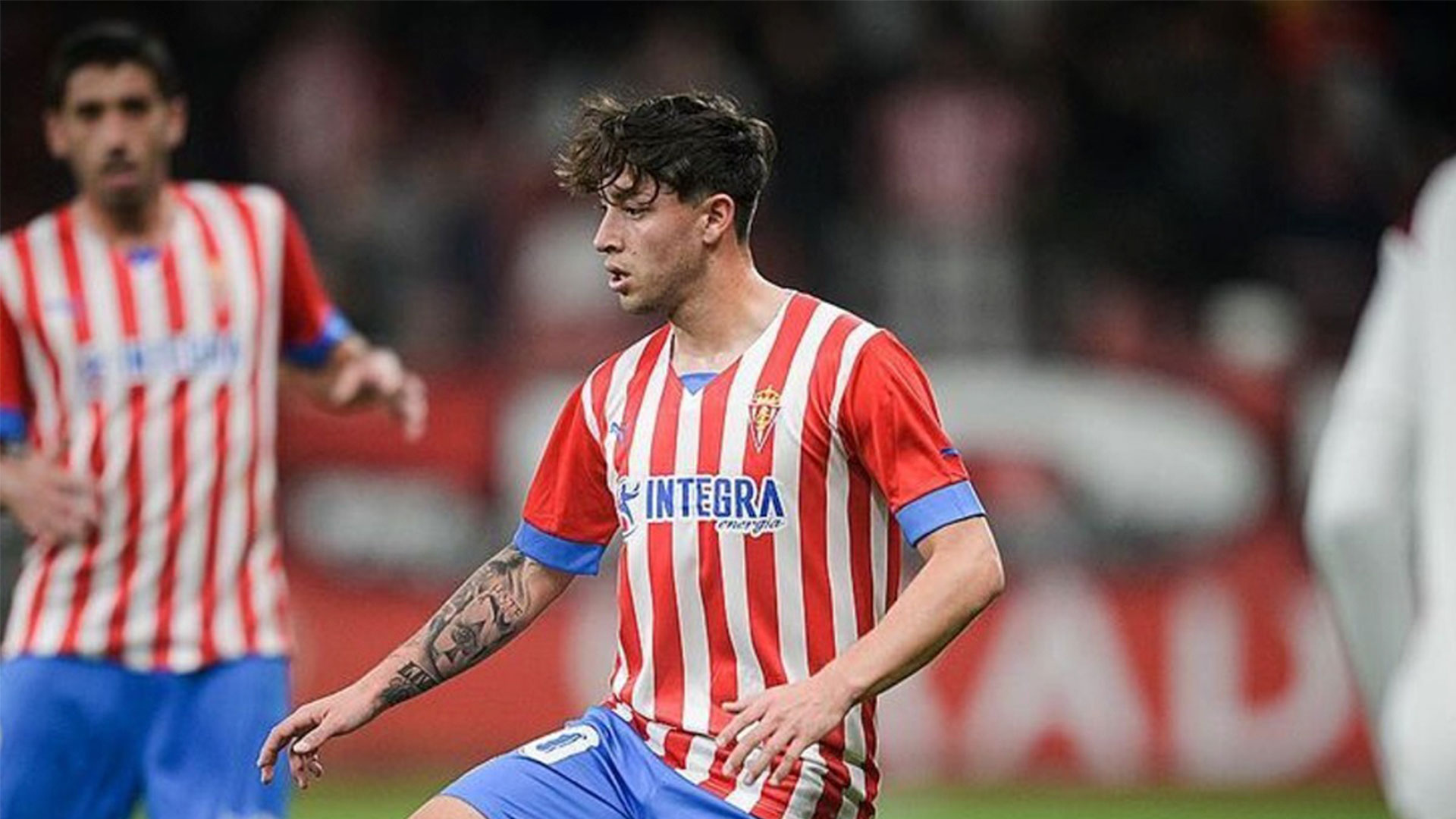 Jordan Carrillo no juega con el Sporting de Gijón por una lesión en el ...