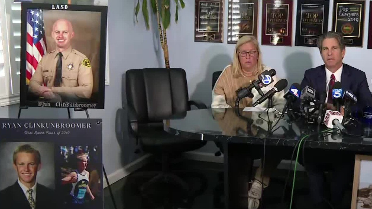 Padres del asesinado agente Ryan Clinkunbroomer demandan al Alguacil de ...