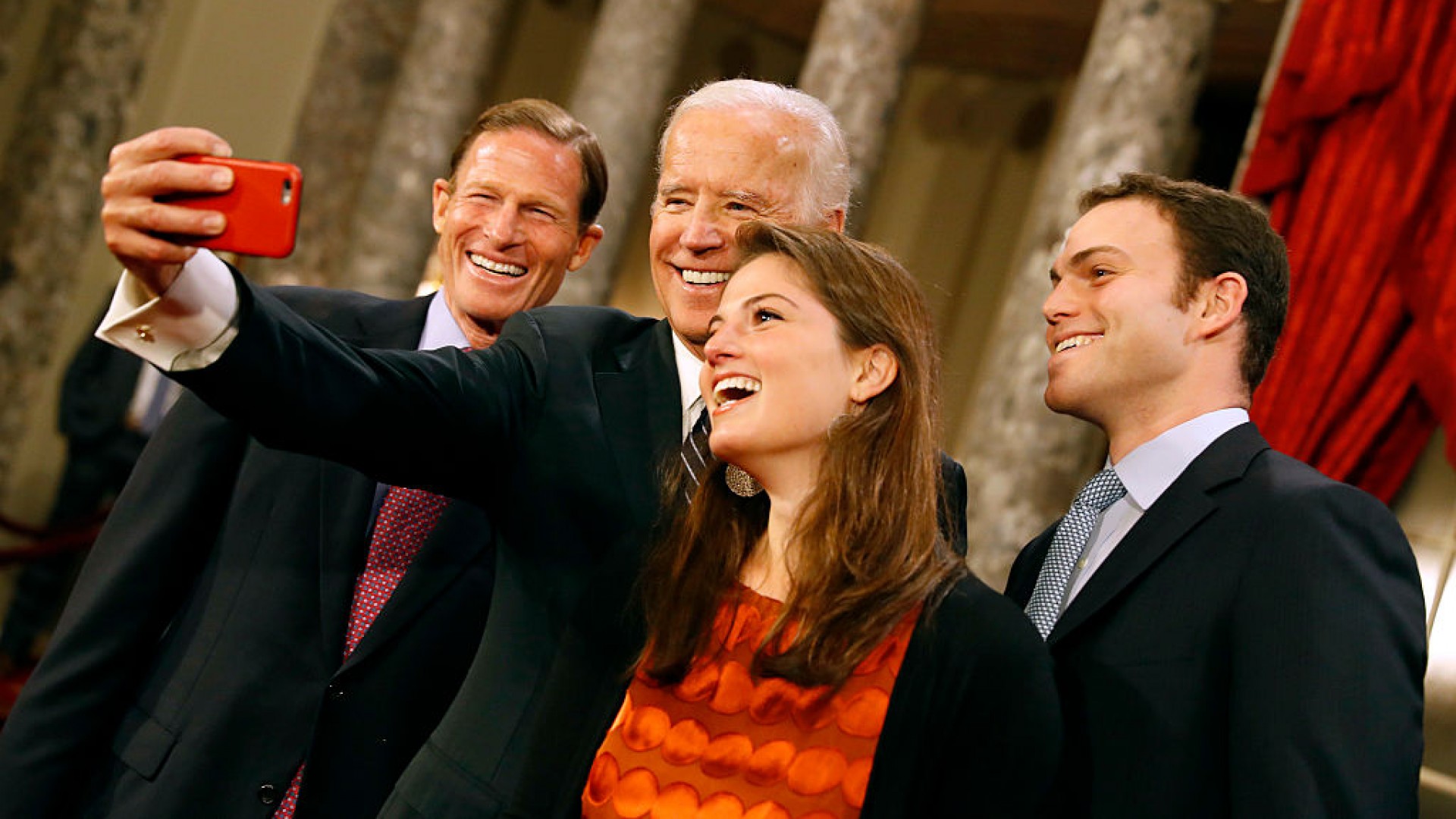 Con selfies y bromas, Joe Biden disfruta su última toma de posesión en ...