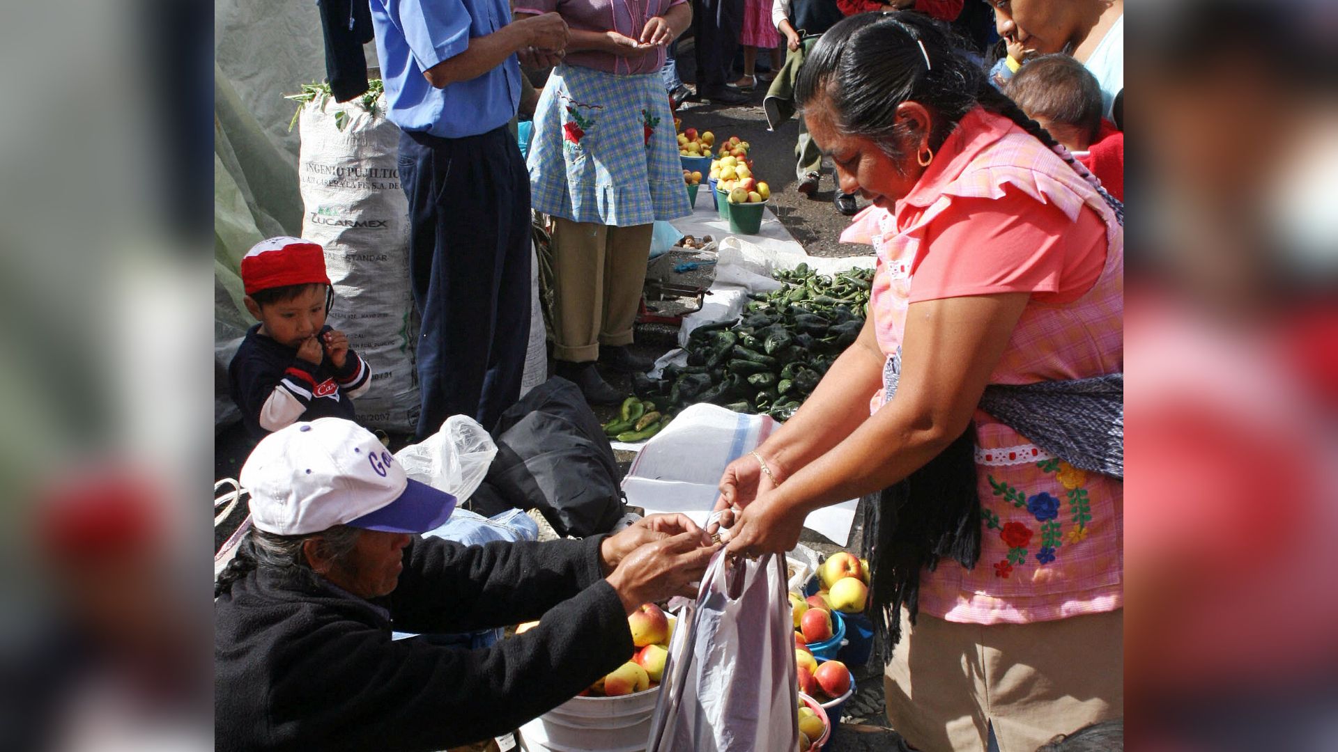 Tianguis del trueque, una antigua tradición que sigue vigente en un ...