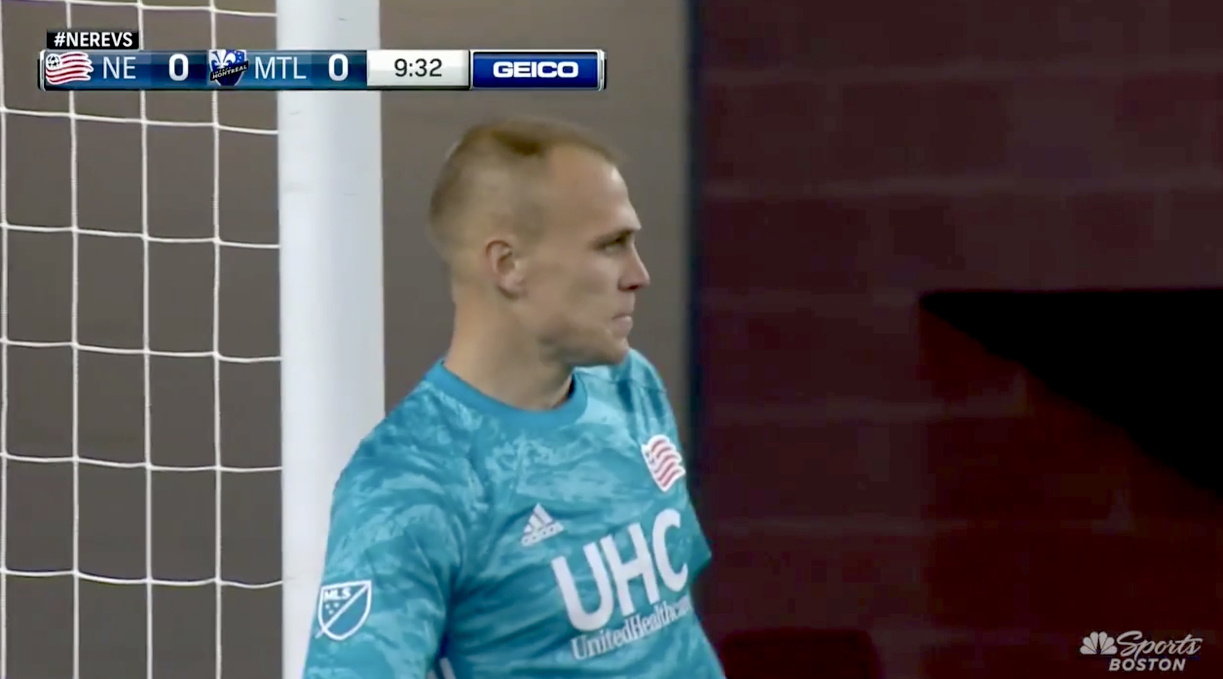 El portero Cody Cropper hace una doble atajada y evita la caída de su ...