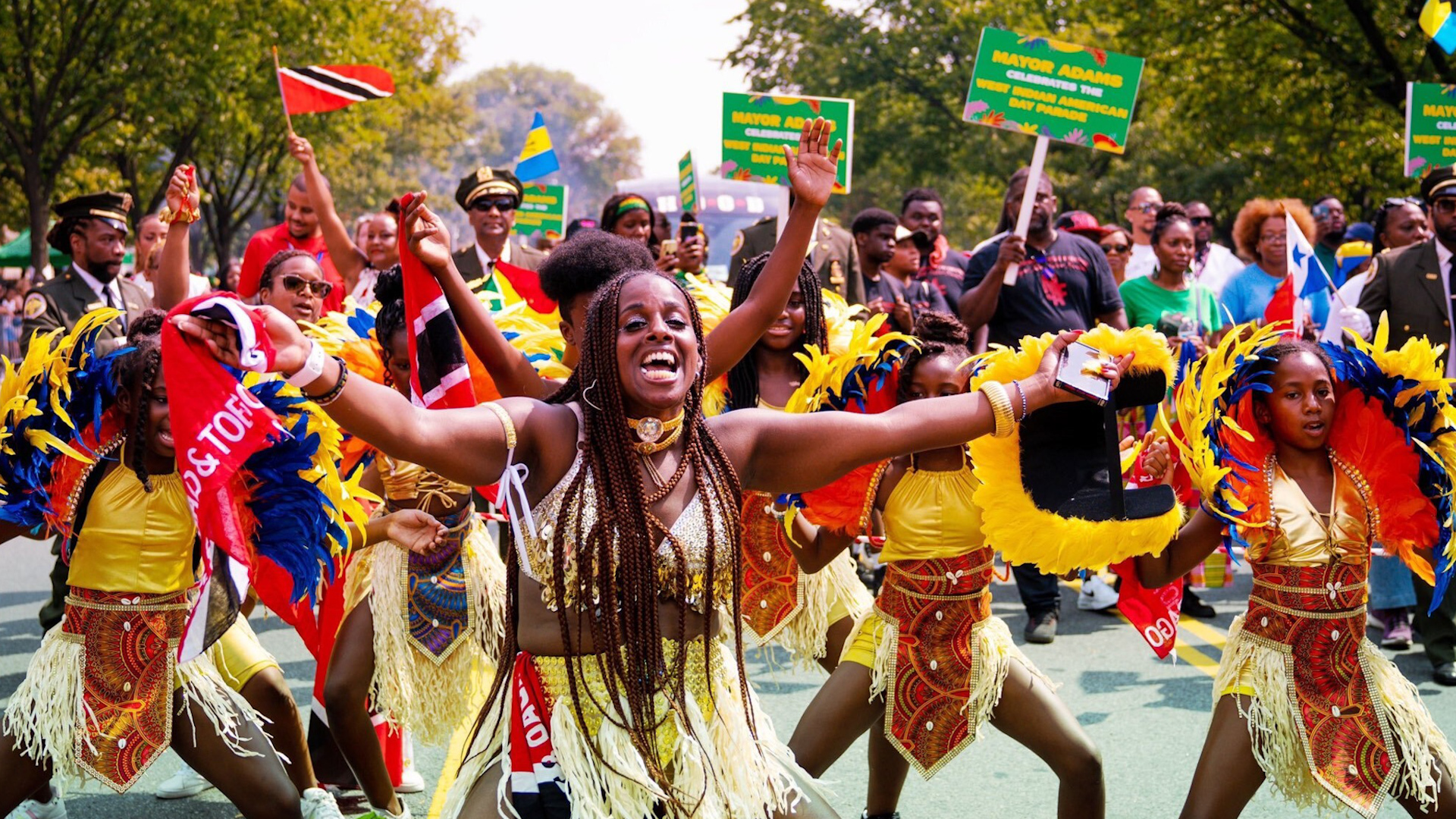 Tras dos años, regresa desfile del Día de las Indias en Brooklyn ...
