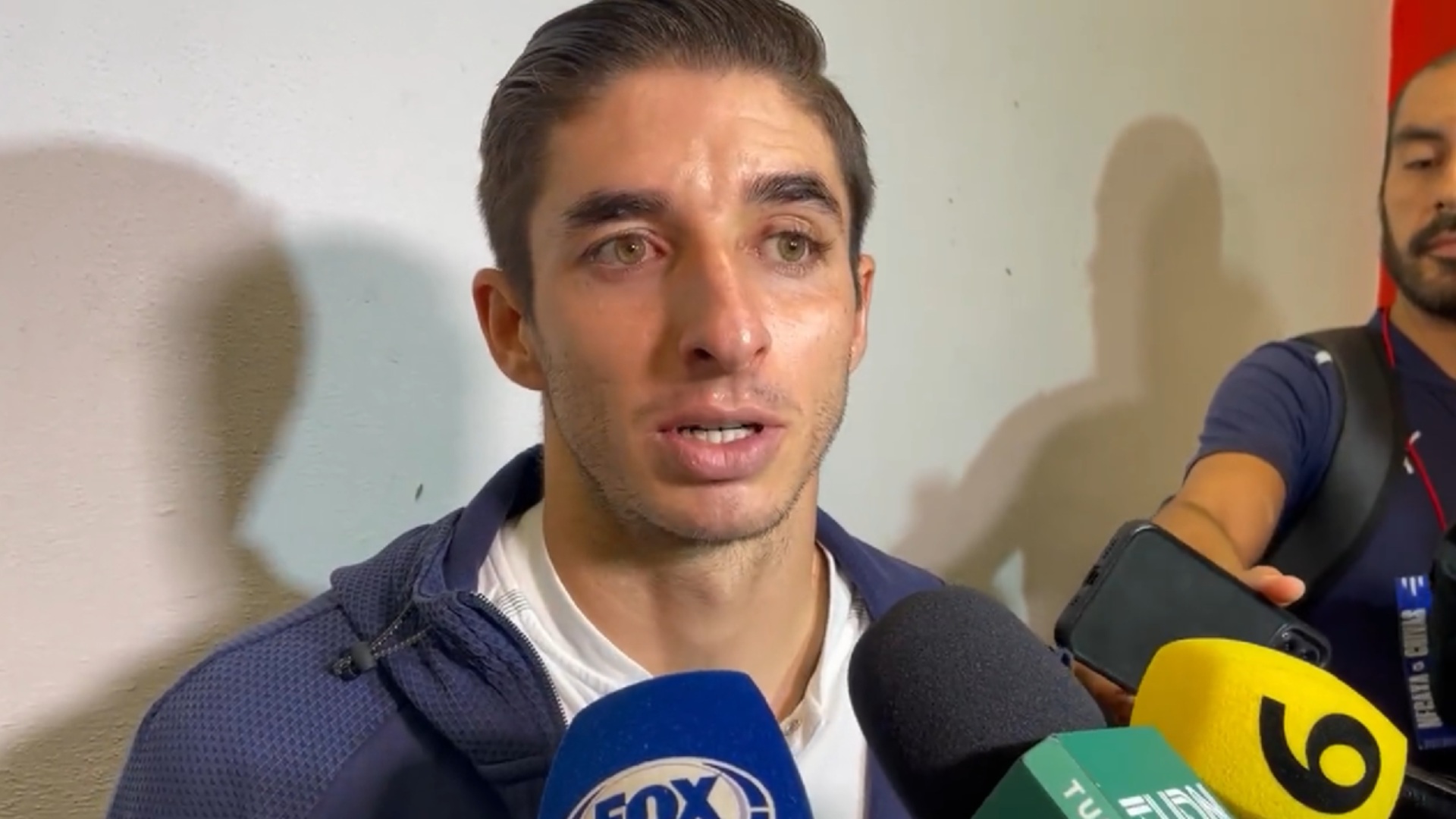 Isaac Brizuela se disculpa por callar a un aficionado de Chivas | TUDN ...