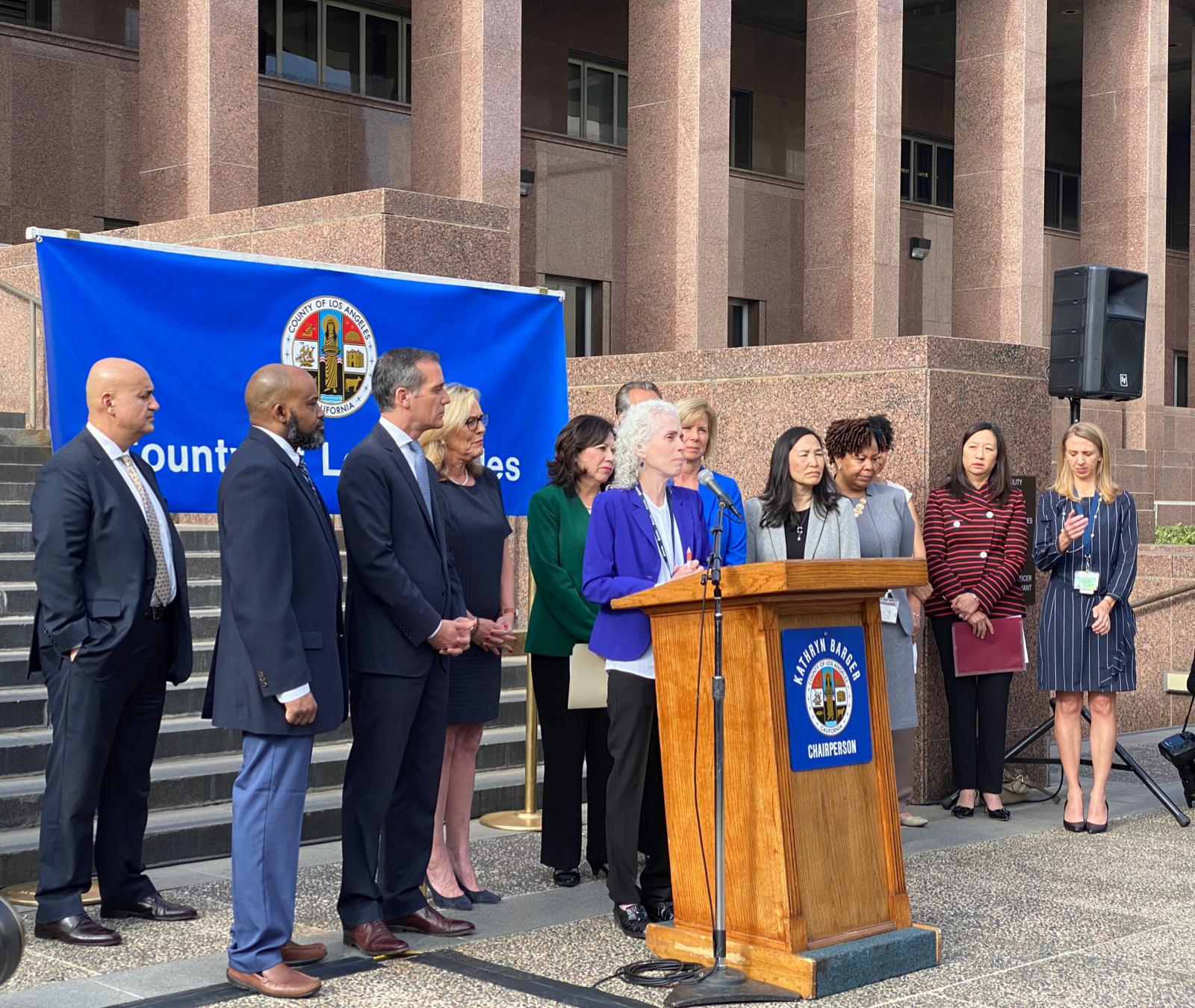 Hispana de 59 años cumple sueño de graduarse con una maestría de la ...