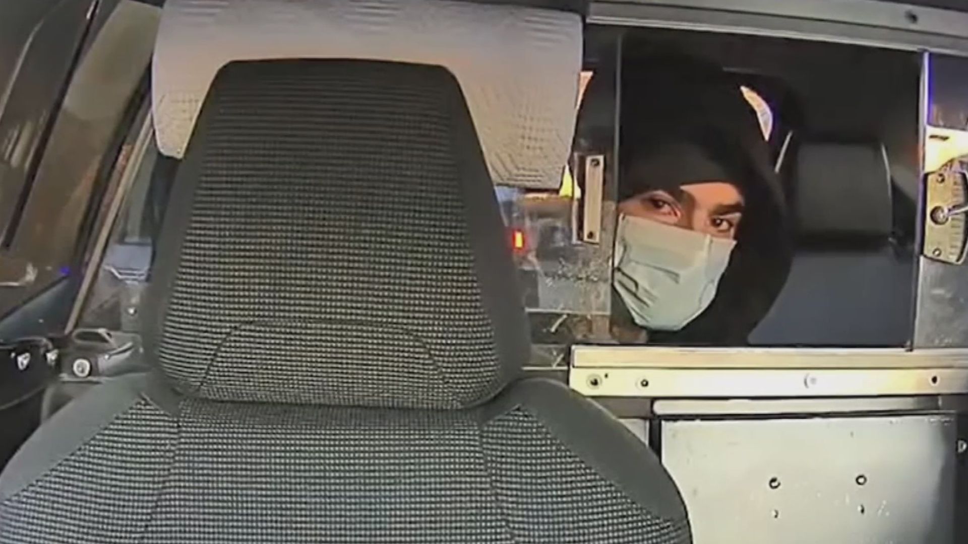 Autoridades revelan nuevas imágenes del asesino del CEO de ...