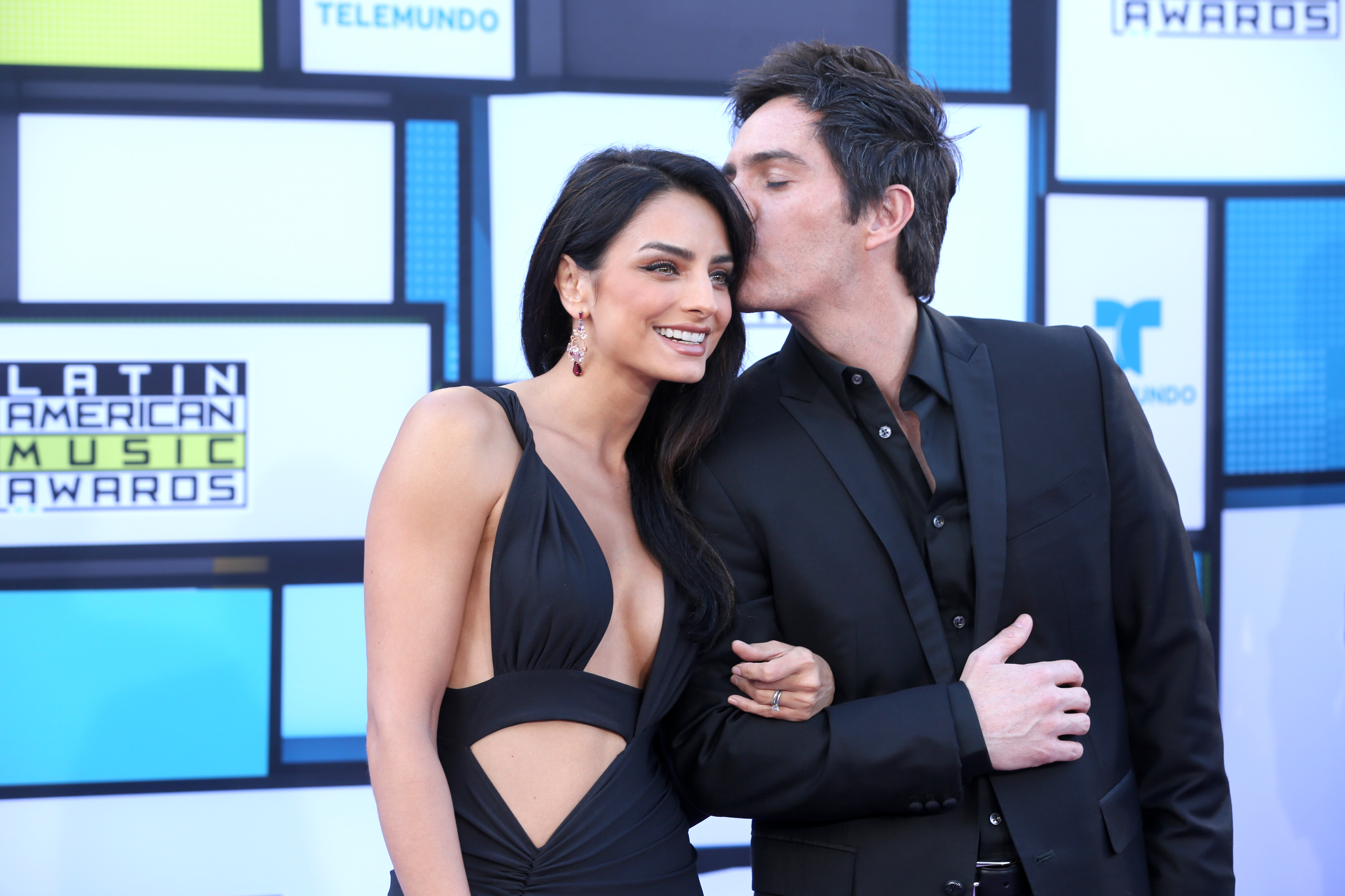 Aislinn Derbez sorprende a Mauricio Ochmann con amoroso mensaje en medio de una demanda de ...
