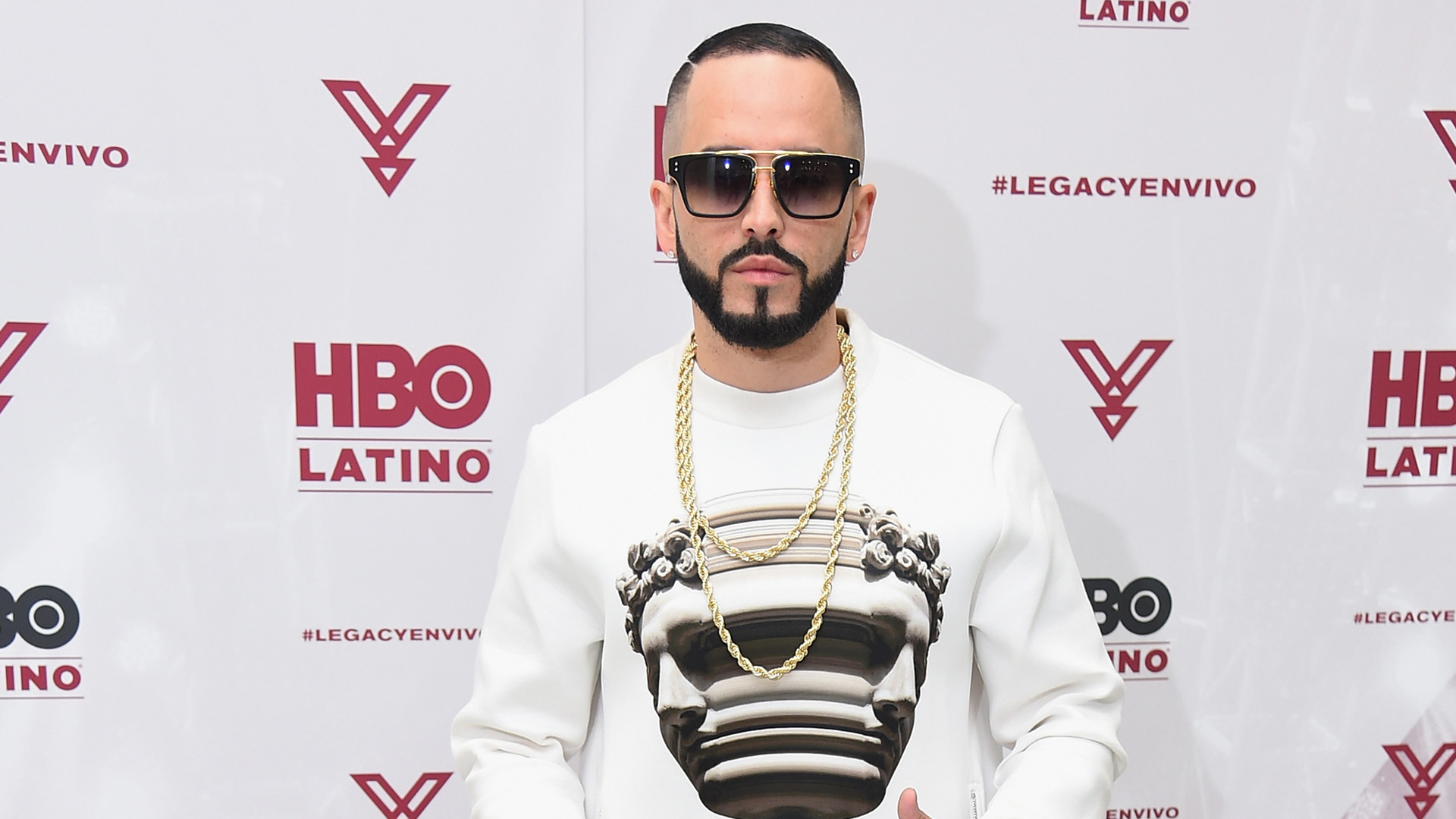 Yandel está feliz de poder ayudar las personas a través de su música ...