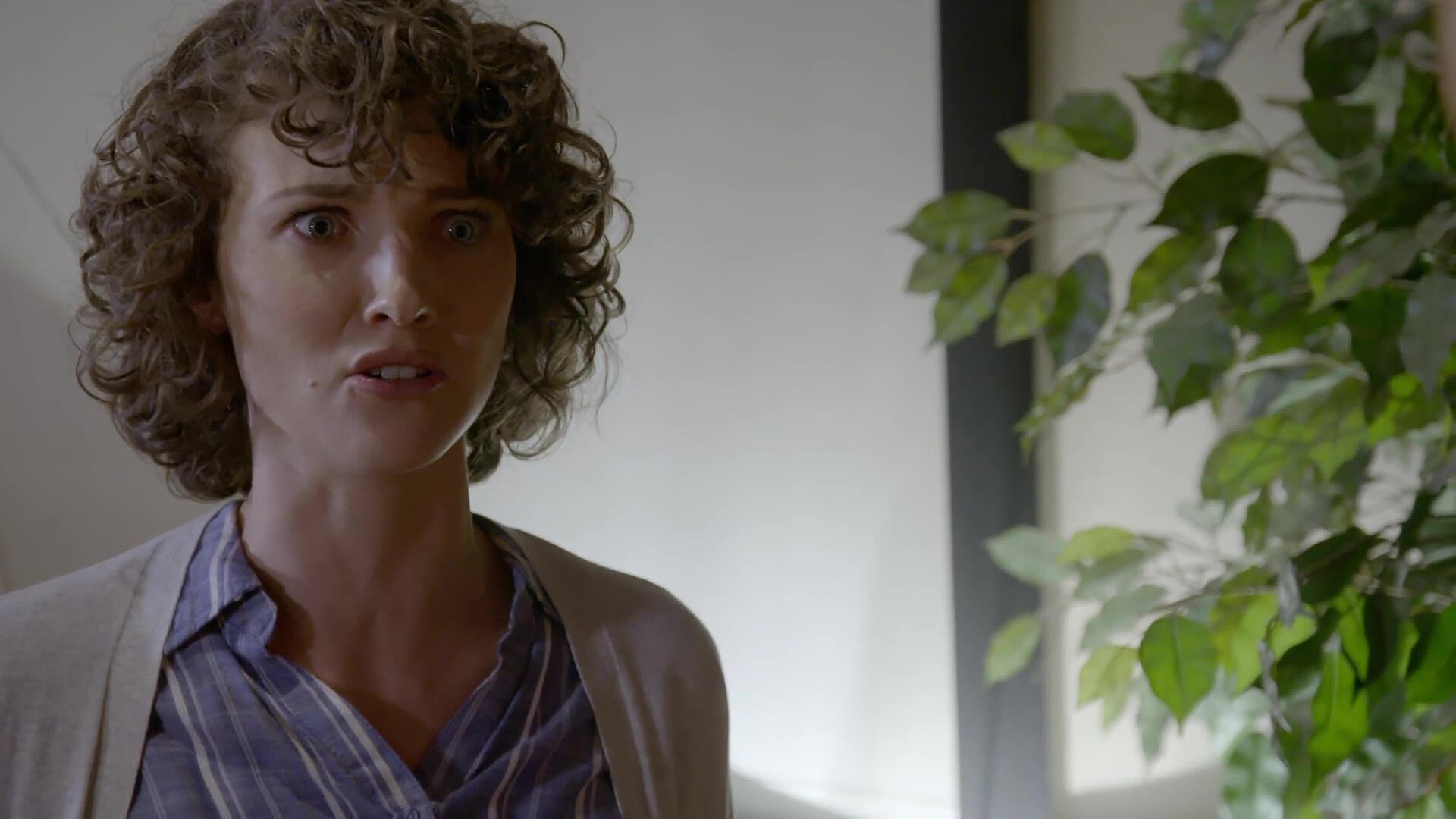 La Rosa de Guadalupe: Natalia descubre los engaños del único hombre en ...