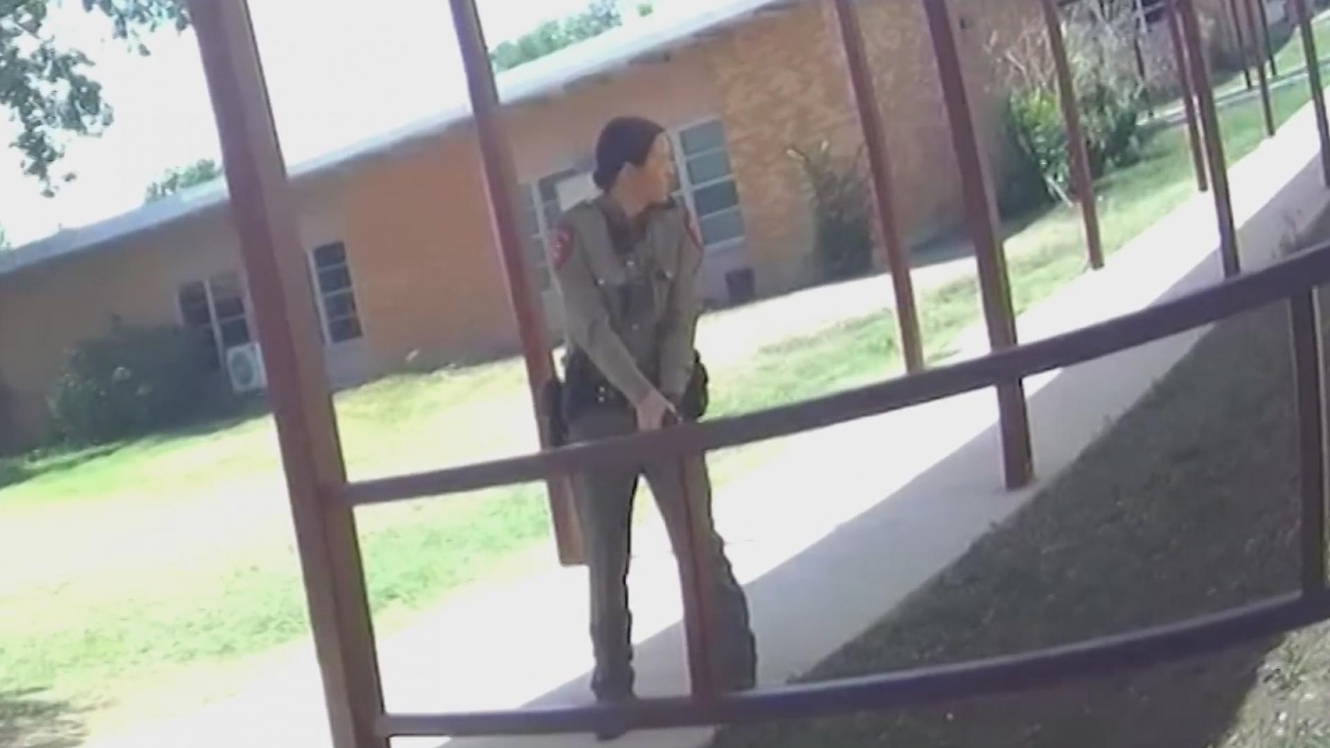 Distrito Escolar de Uvalde despide a policía que estuvo durante la masacre en la Escuela ...