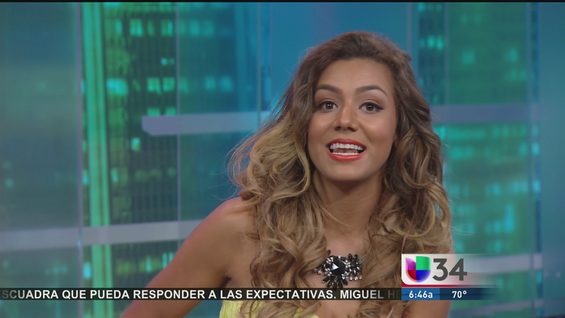 María Elena Anaya Con Secretos De Reinas Video Univision 34 Los Angeles Kmex Univision
