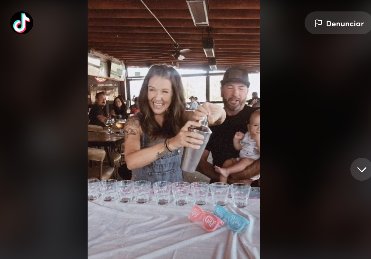 Pareja revela el sexo de su bebé con shots y se vuelve viral | Shows ...