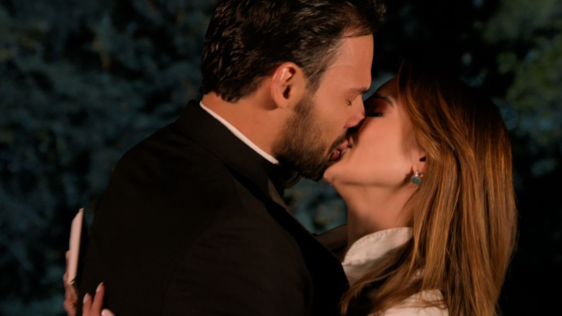 José Emilio propone a Angelli pasar la noche juntos | Shows Vivir de Amor | Las Estrellas