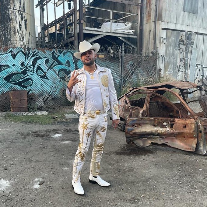 Santa Fe Klan y Darey de la Sierra estrenan 'Yo Vengo de Abajo' | Shows ...