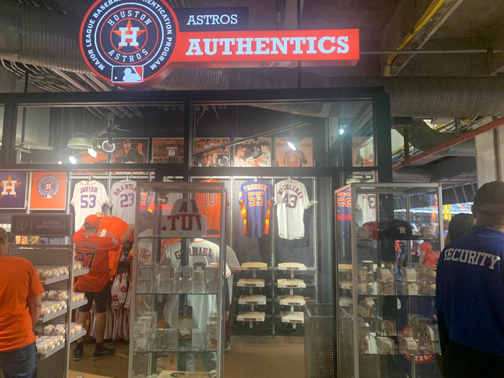 Así es la tienda donde venden objetos históricos de los Houston Astros ...