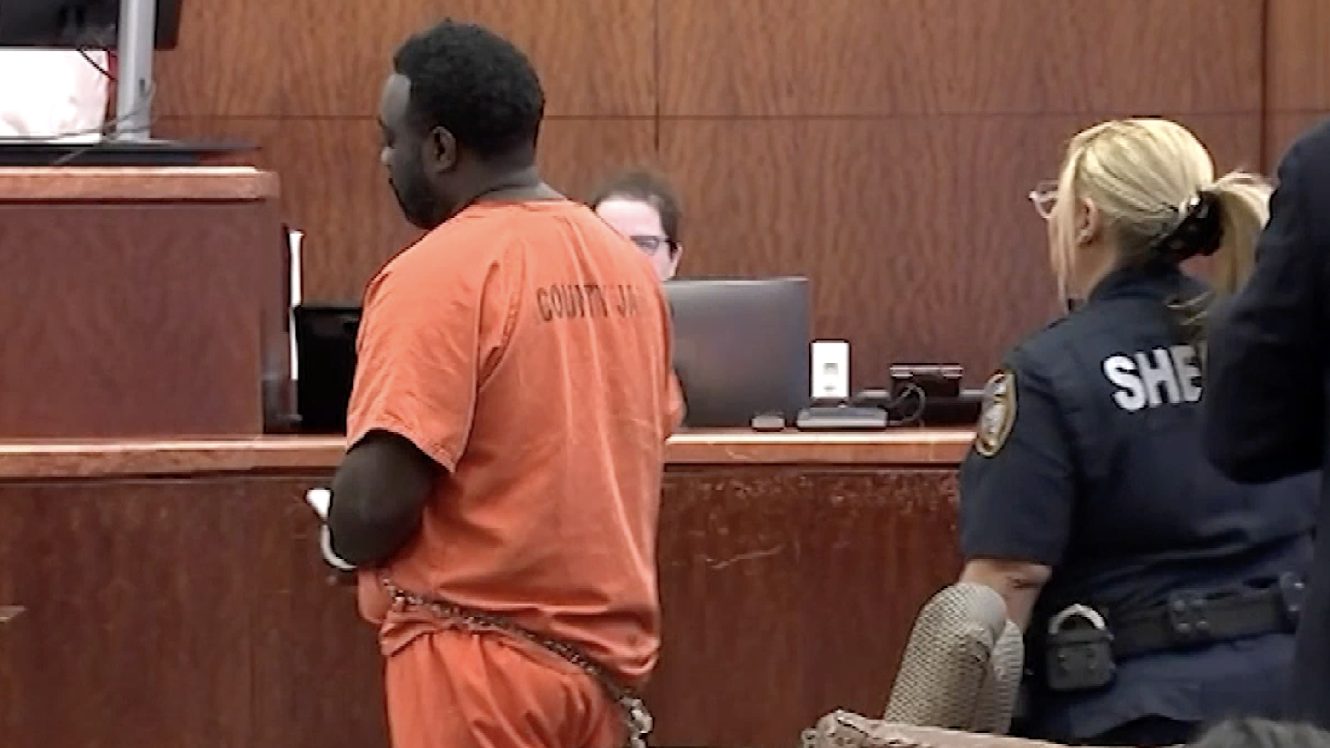 Rober Lawrence Carter tiene cargos de abuso y agresión sexual a una ...