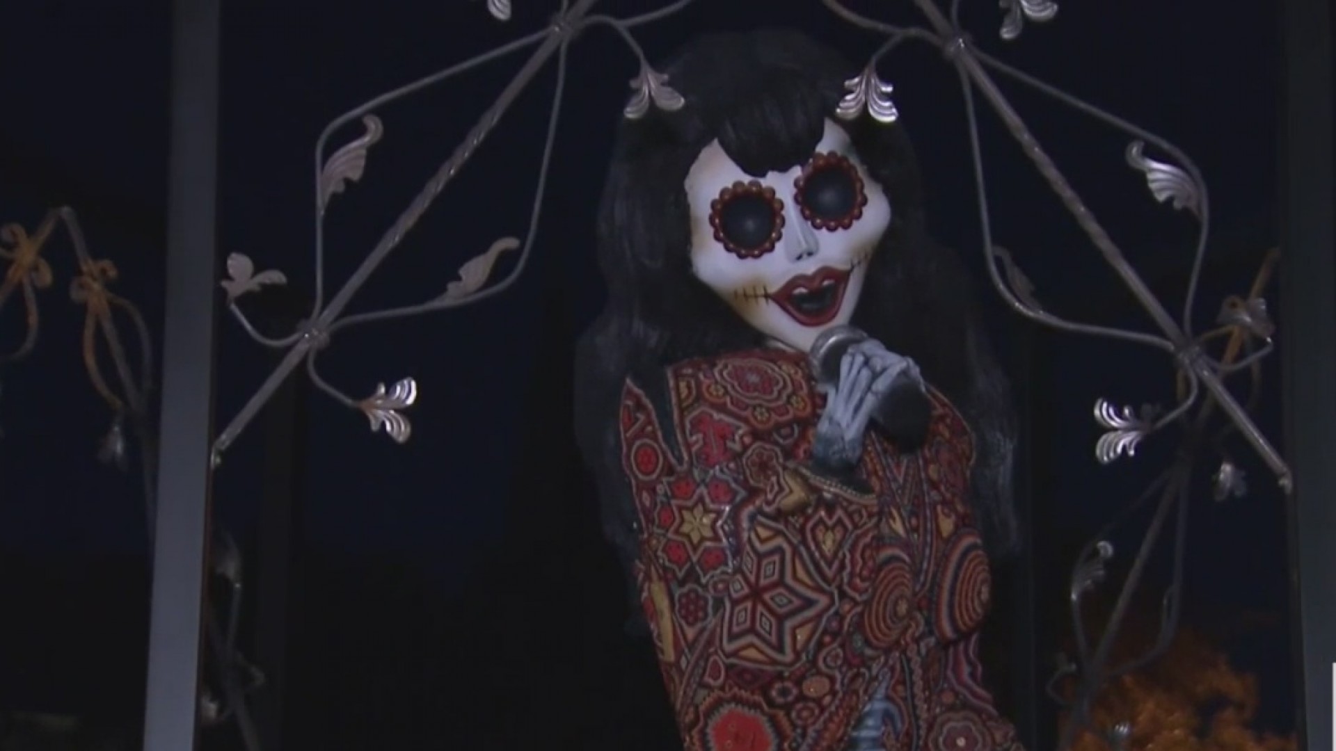 Dejan al descubierto la catrina de Selena Quintanilla en el River Walk ...