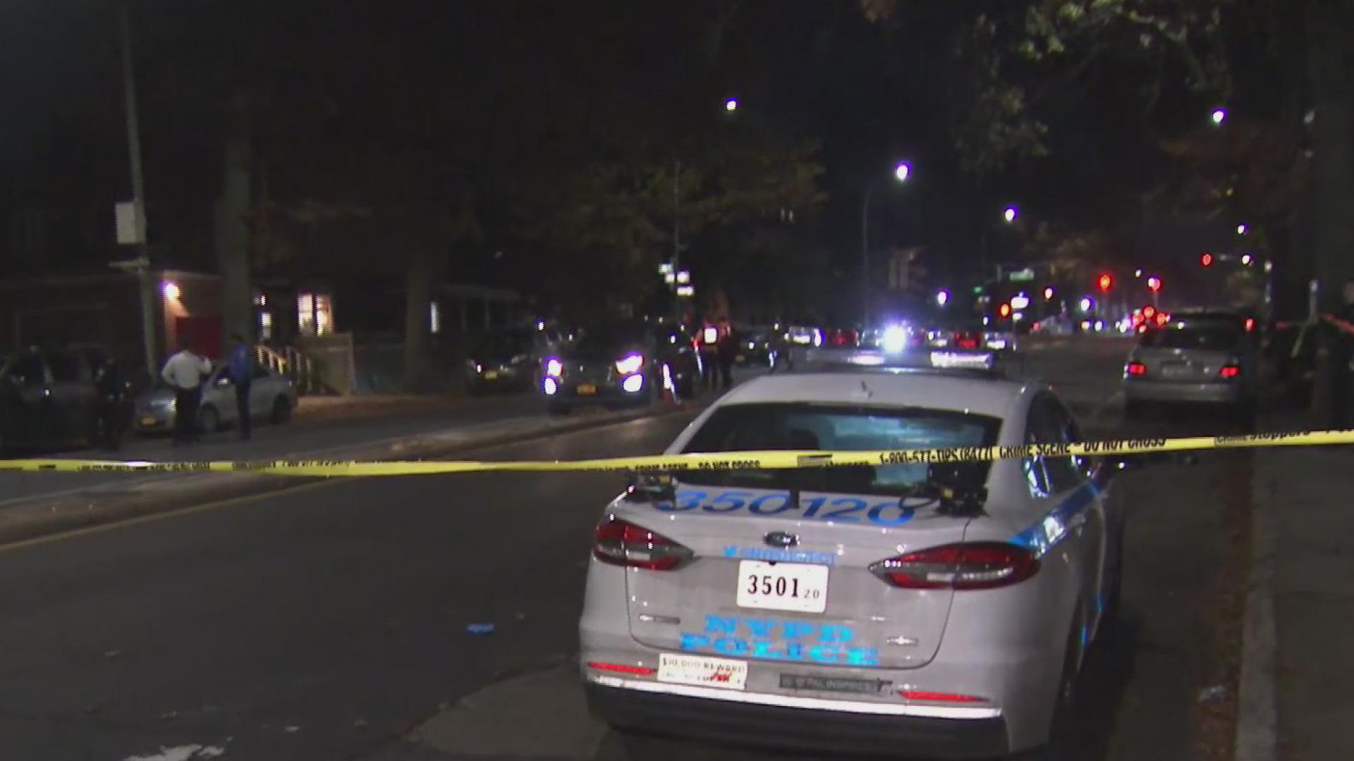 Confirman La Muerte A Tiros De Un Joven De 18 Años Cerca De Una Escuela En Queens Video 