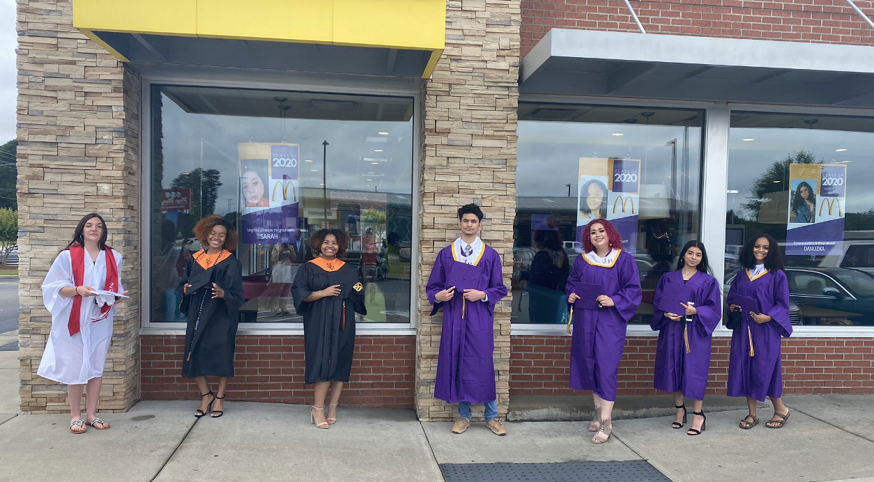 La emotiva ceremonia de graduación que un McDonald's de Carolina del ...