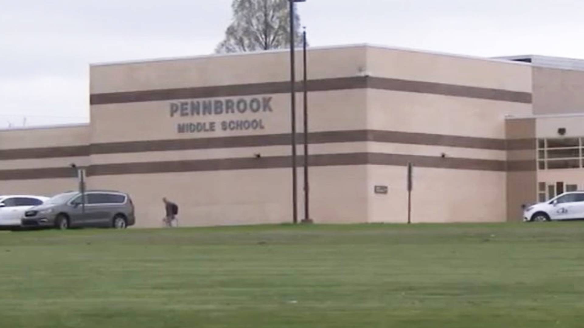 Golpeó a compañera de clase con una taza de metal Stanley: agresión en ...