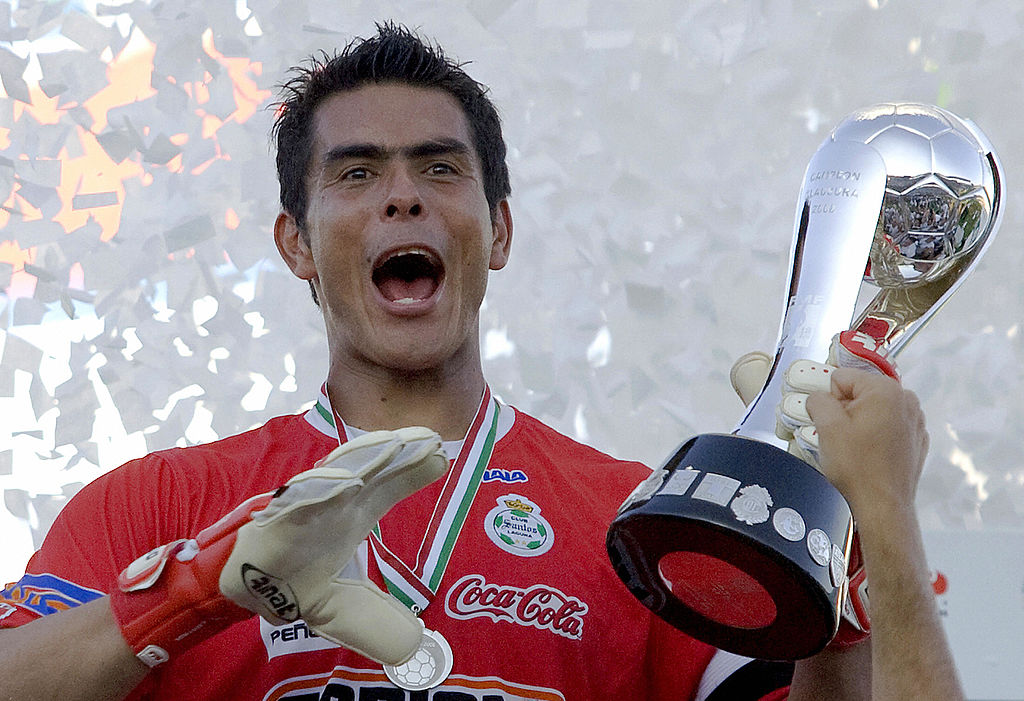 El contrato escrito a mano que firmaron Oswaldo Sánchez y Santos | TUDN ...