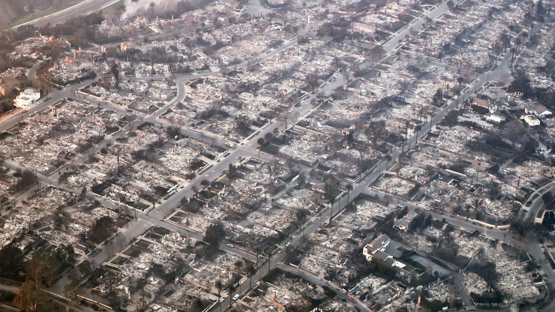 Imágenes aéreas de la devastación en Pacific Palisades causada por los incendios | Shows ...