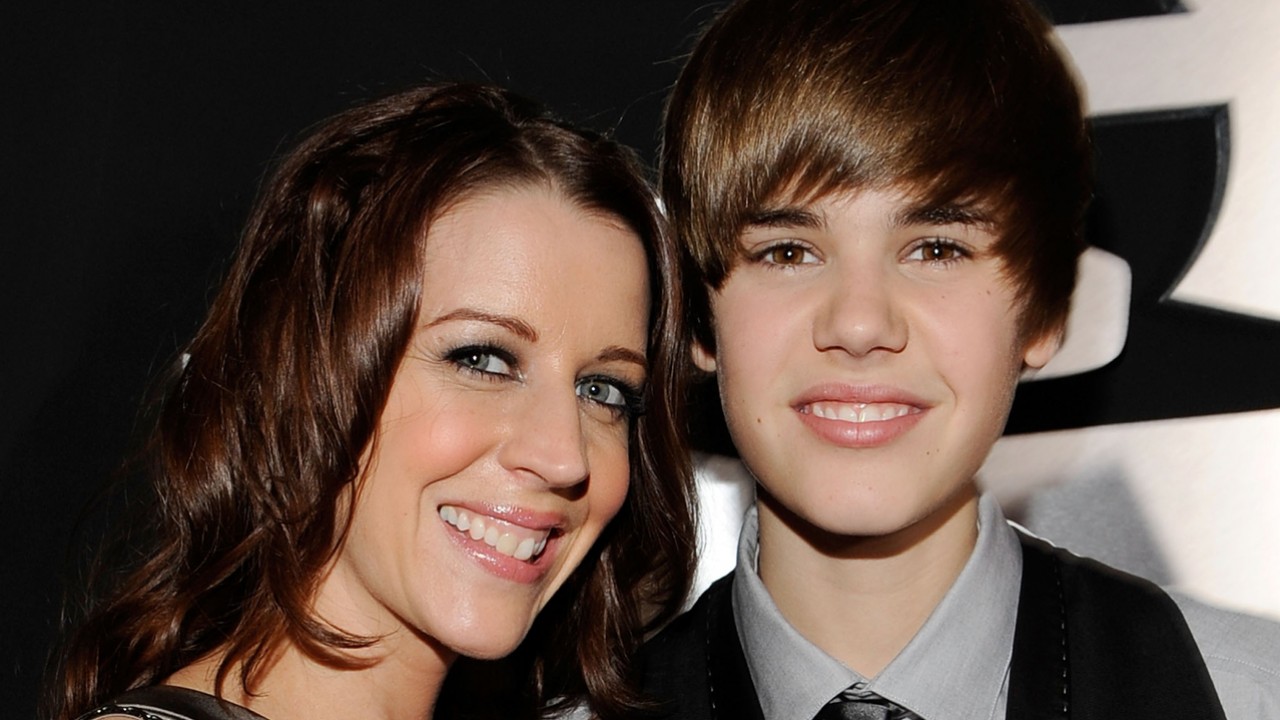 La mamá de Justin Bieber puso stop a las 'beliebers' | Univision ...