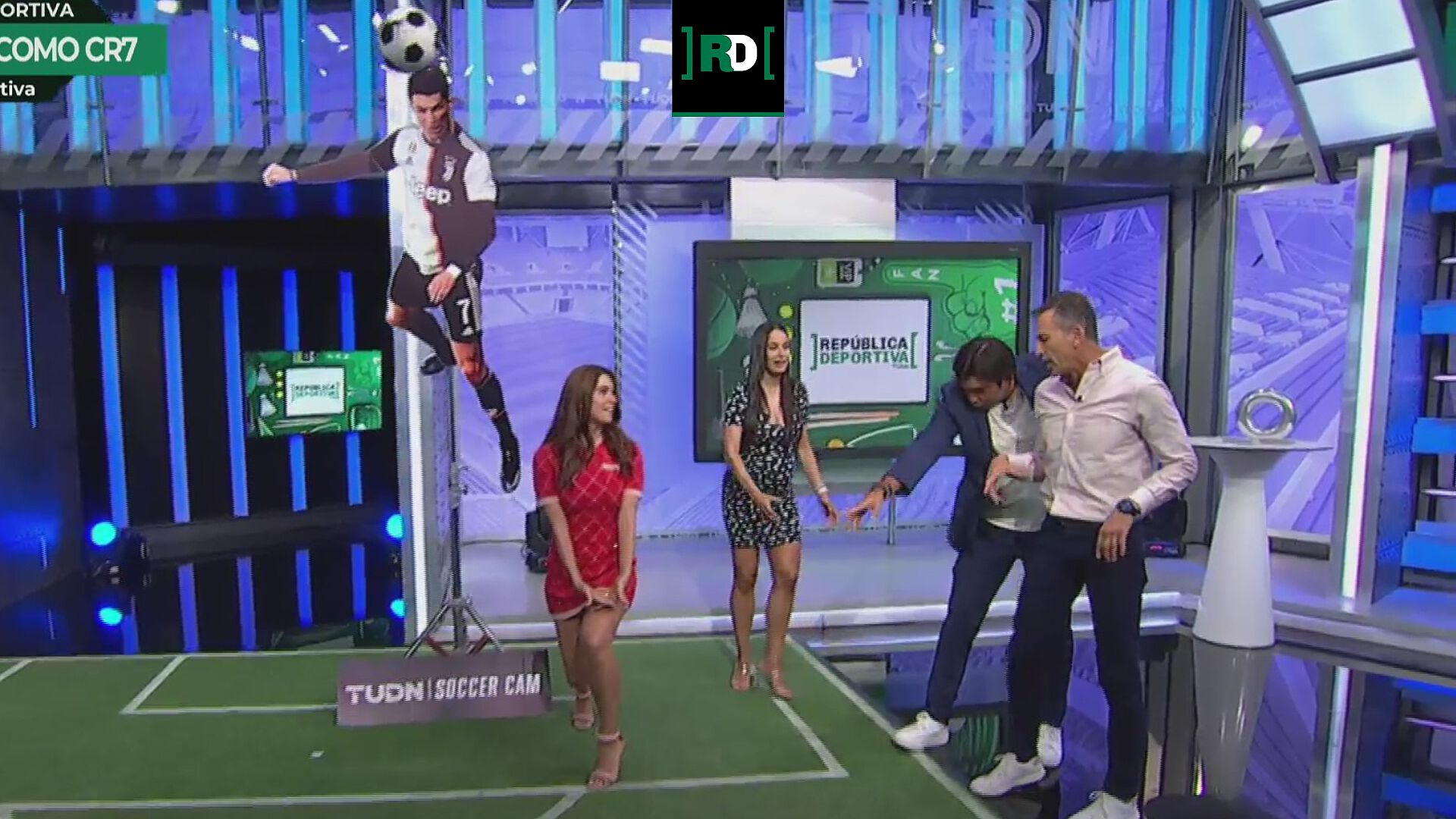 ¡Casi se rompen! ‘Kikin’ Fonseca y Félix Fernández a lo CR7 | TUDN ...